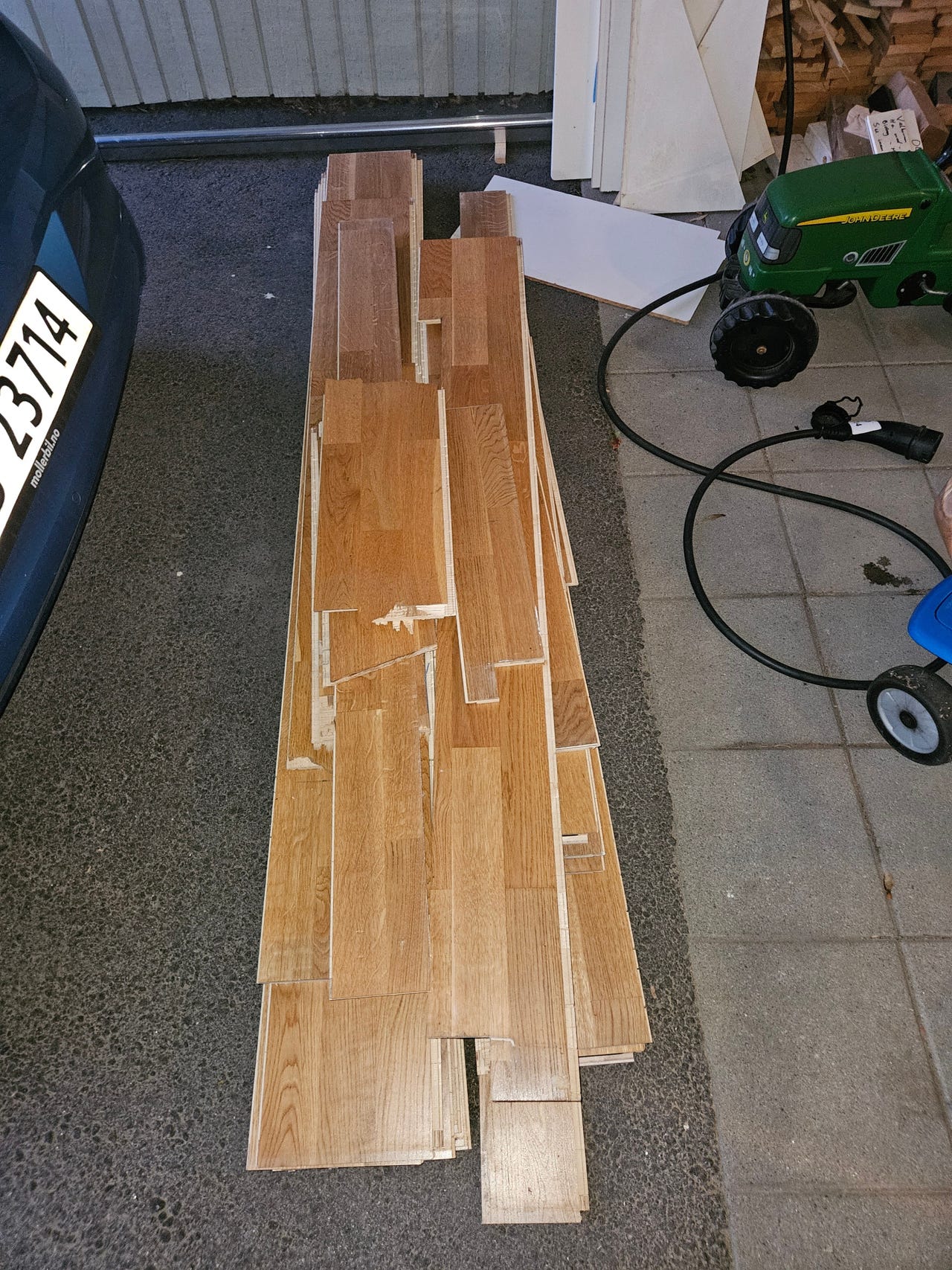 Parkett gis bort mot henting | FINN torget