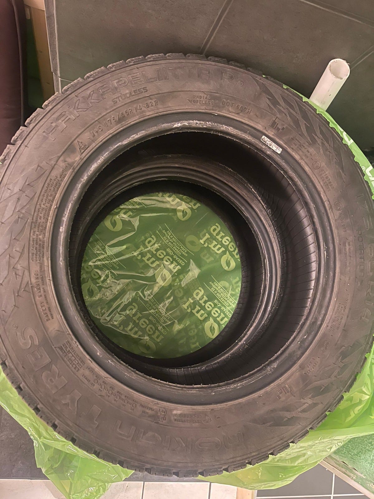 Piggfri Nokian vinterdekk 175/65R14, nye 2020 - Kun gått 1,5 sesonger ...