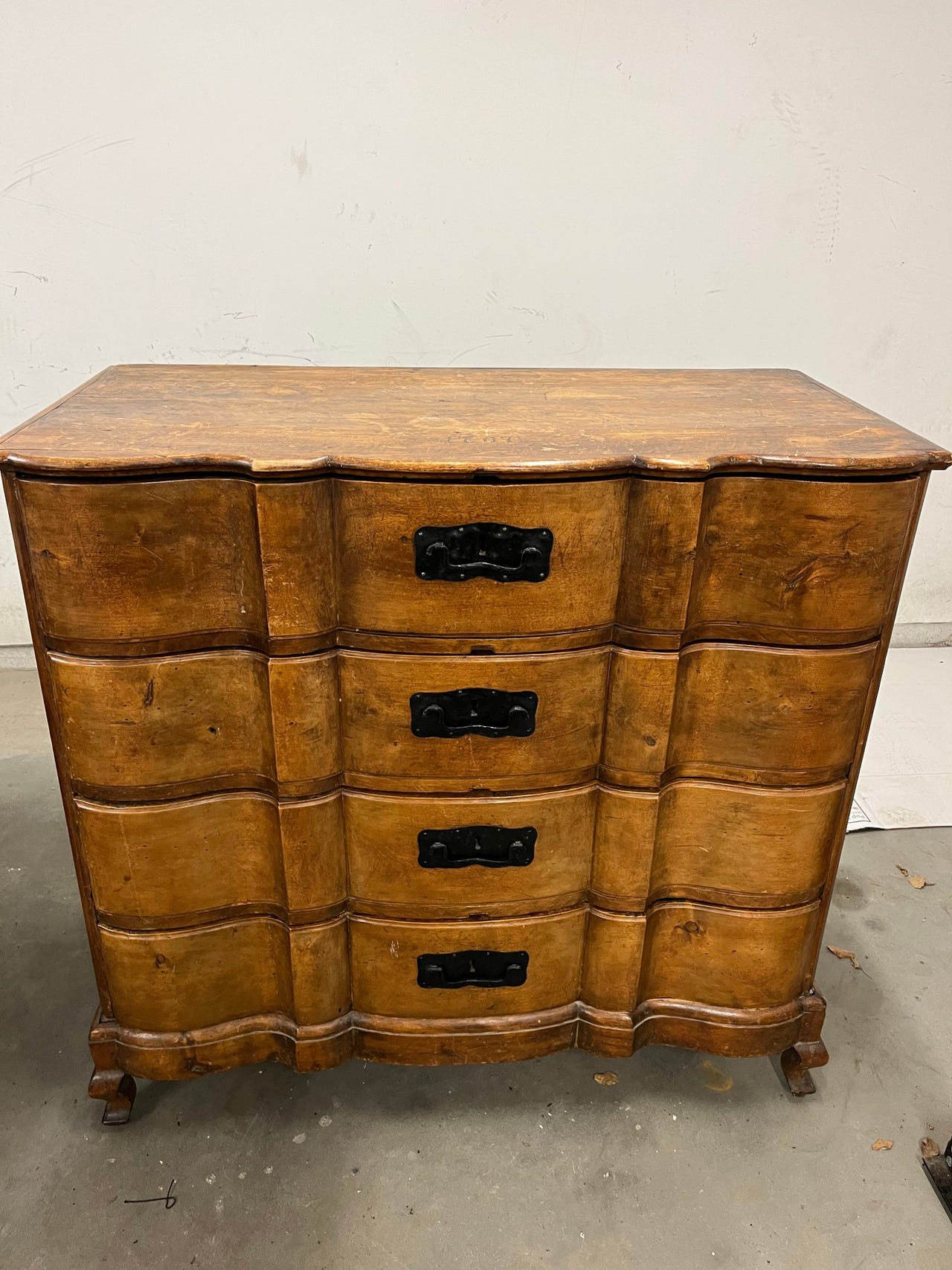 Antikk Kommode fra 1707 | FINN-torget