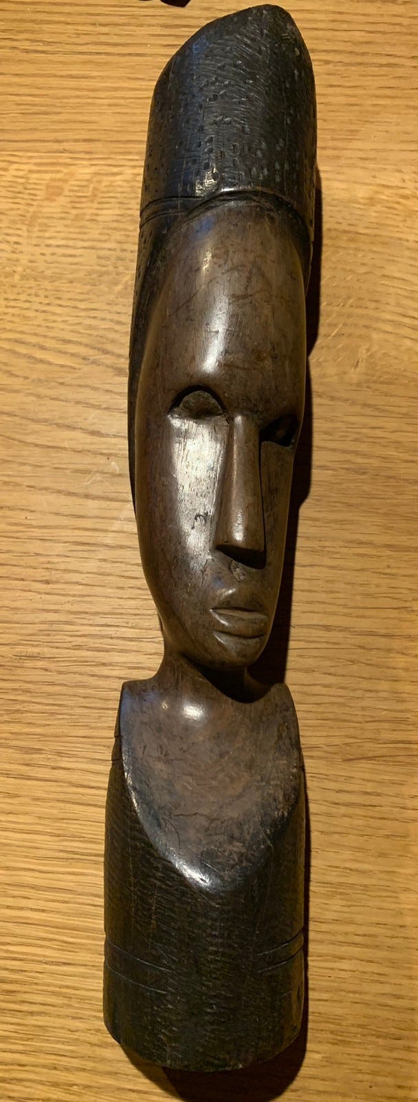 Afrikansk trefigur, høyde 35 cm | FINN-torget