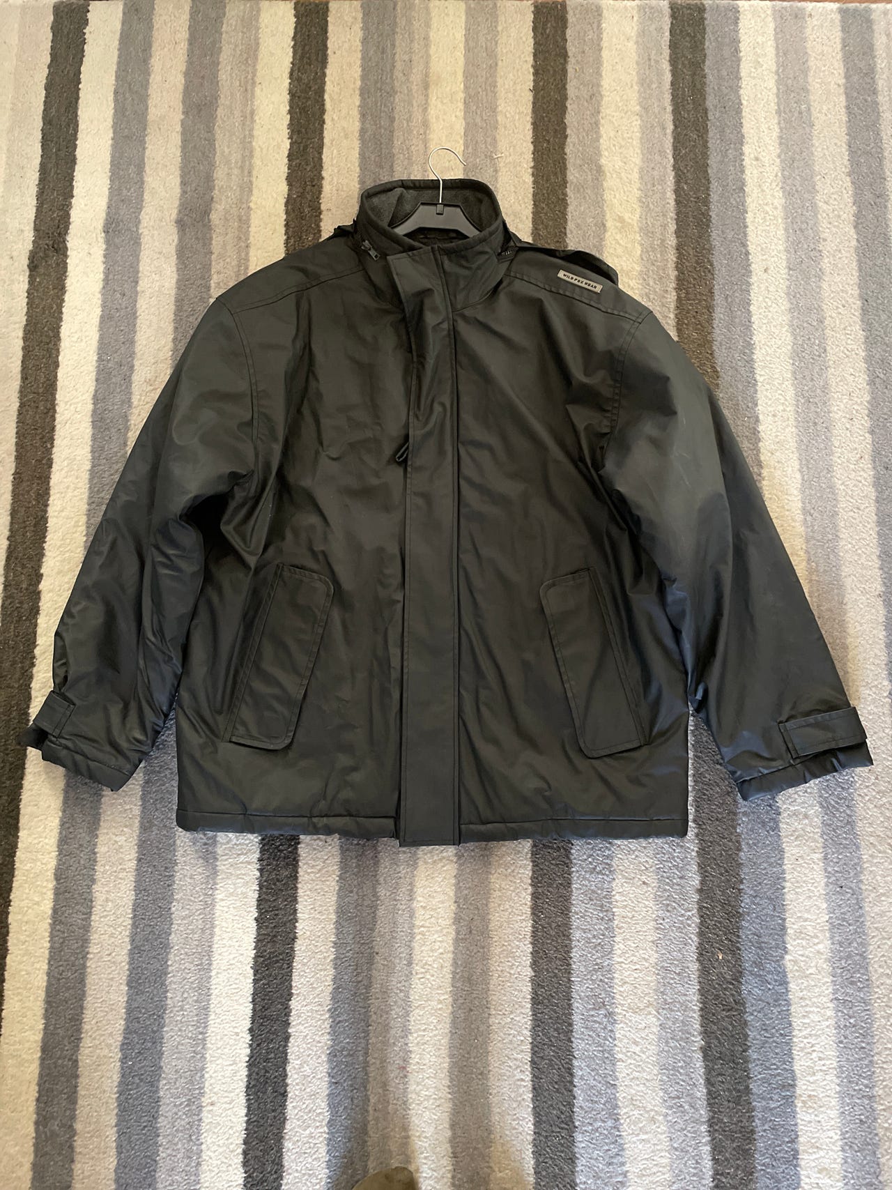 Allværsjakke til noen som virkelig trenger den | FINN torget