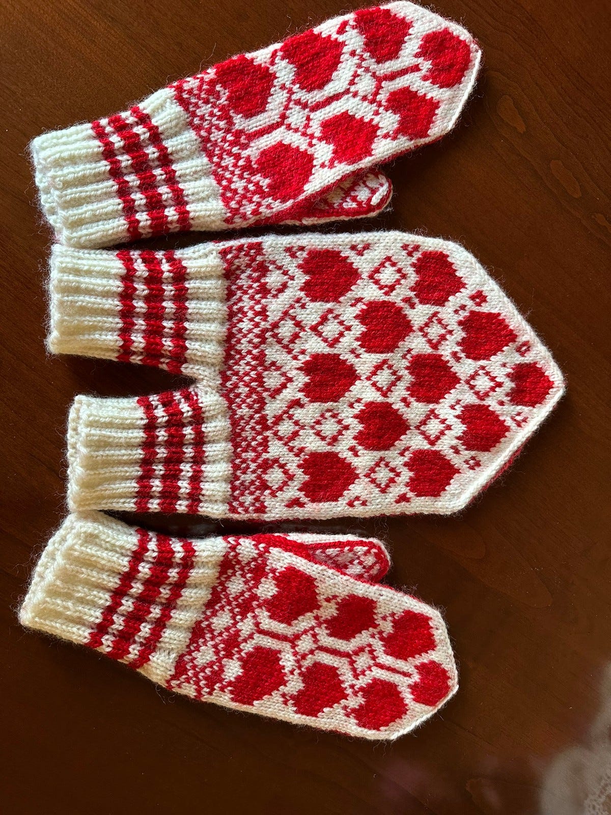 kjærestevotter med hjerter | FINN-torget