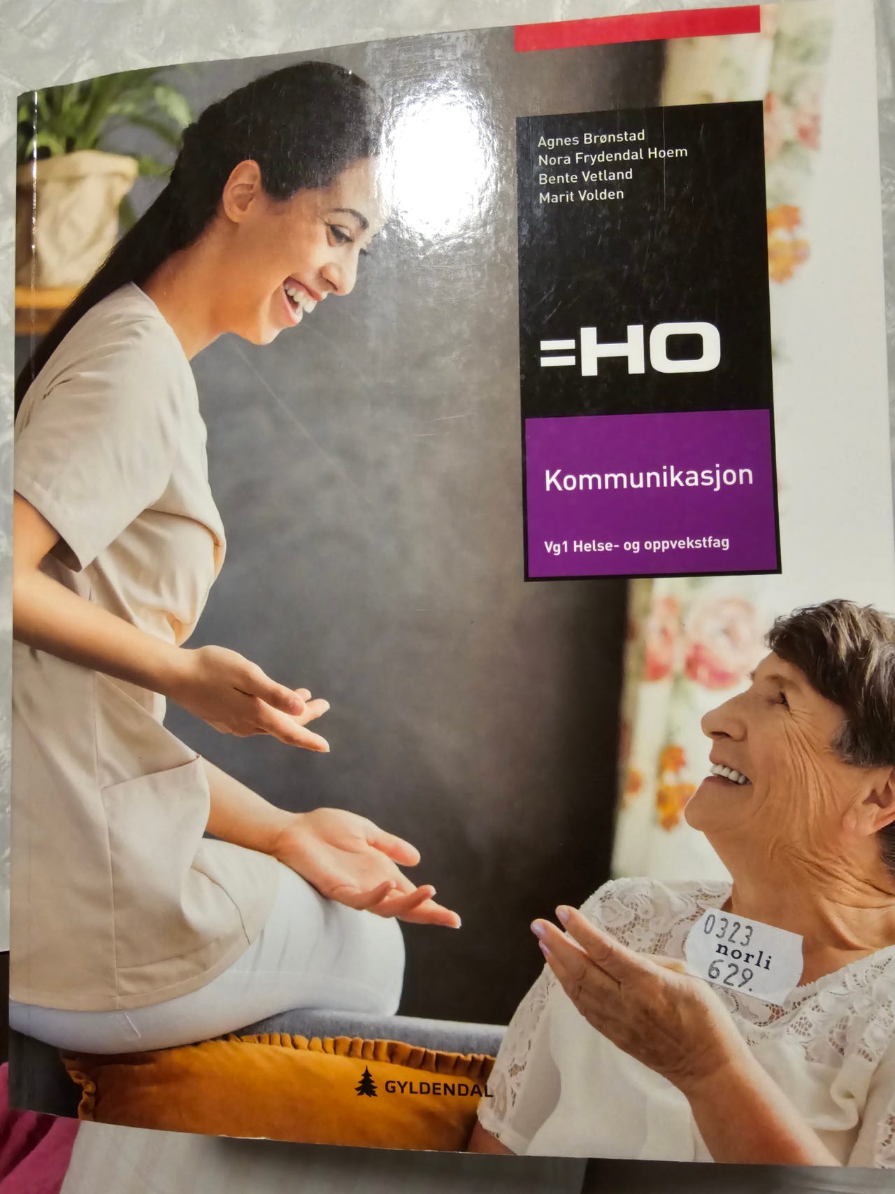 KOMMUNIKASJON og SAMHANDLING VG1 Helse-og oppvekstfag pa NYNORSK | FINN ...