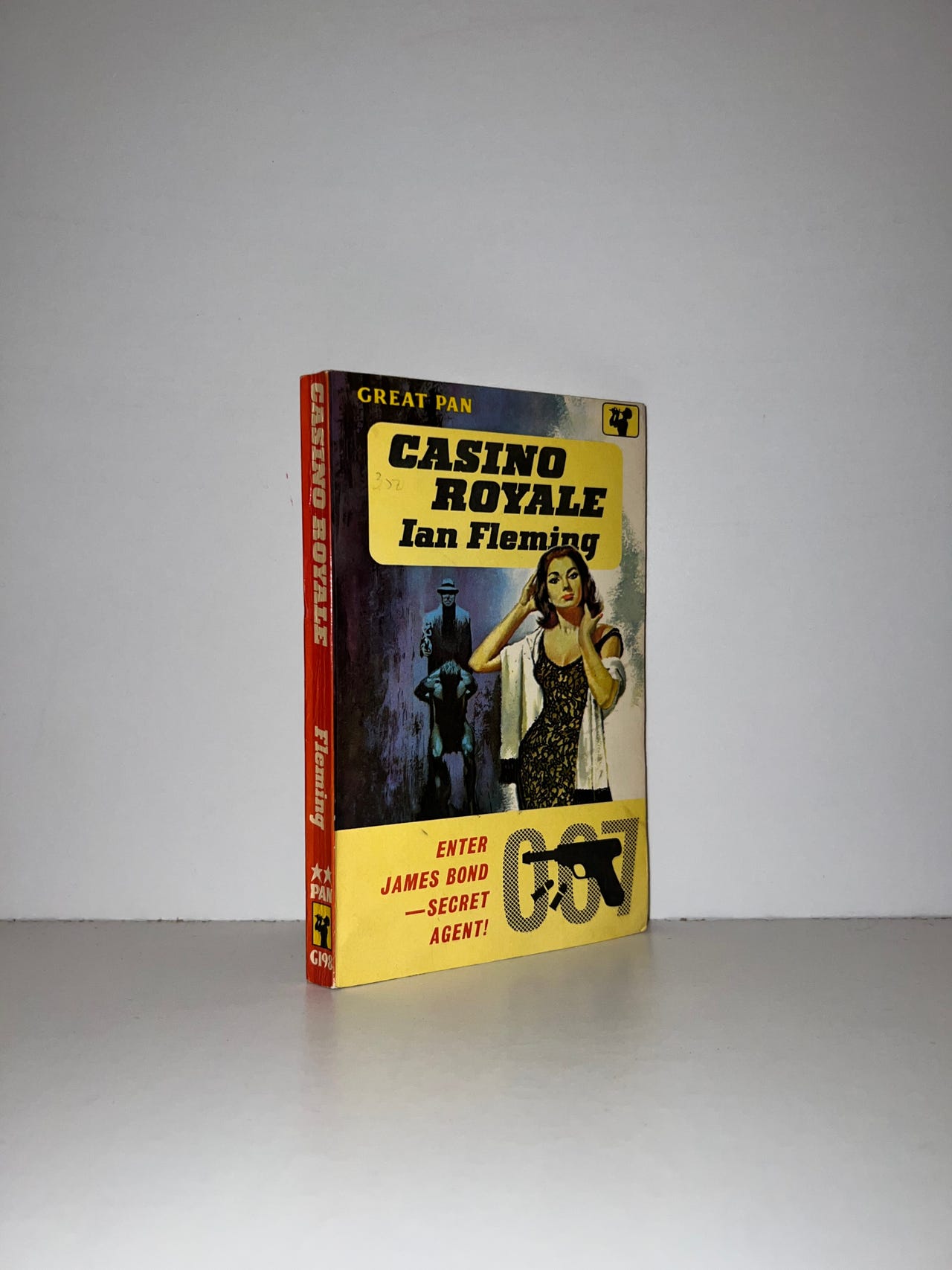 Casino Royale - Ian Fleming. 1962 | FINN-torget