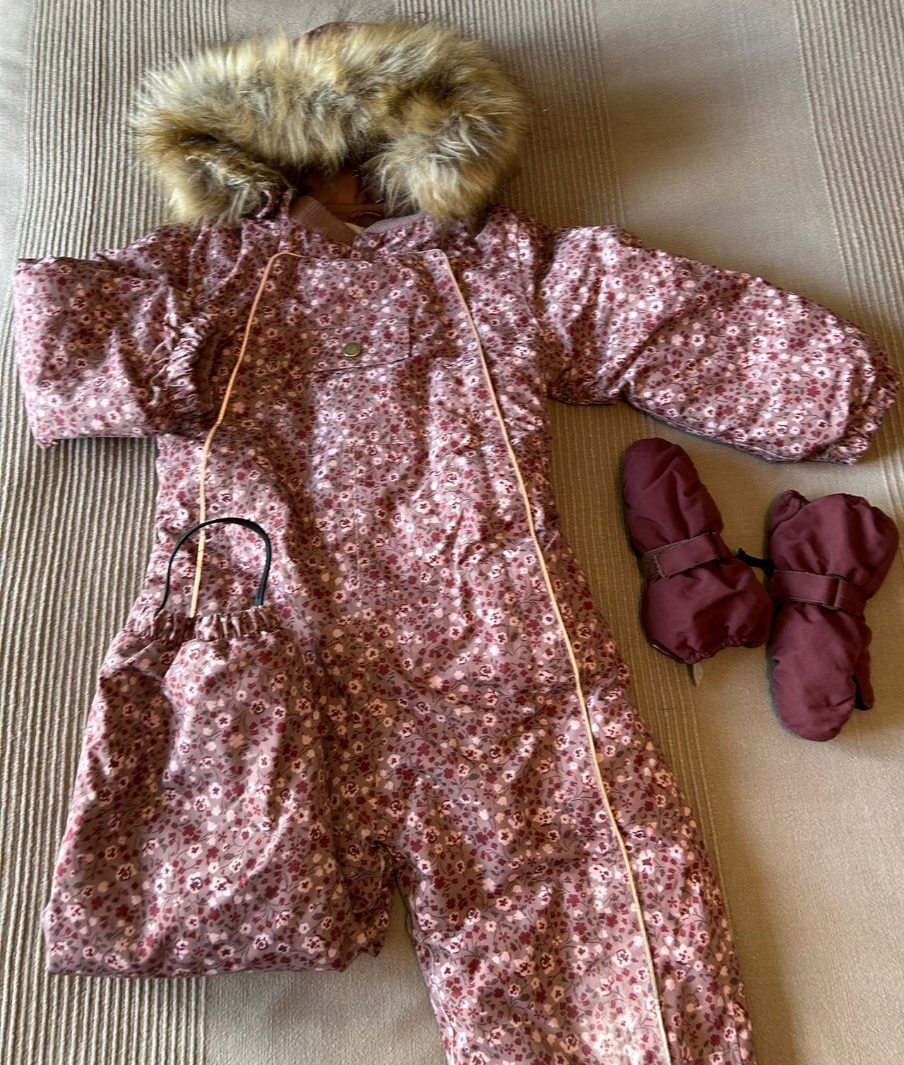 Vinterdress fra Kuling til jente, str. 98 + machende hansker (2-3 år) | FINN-torget