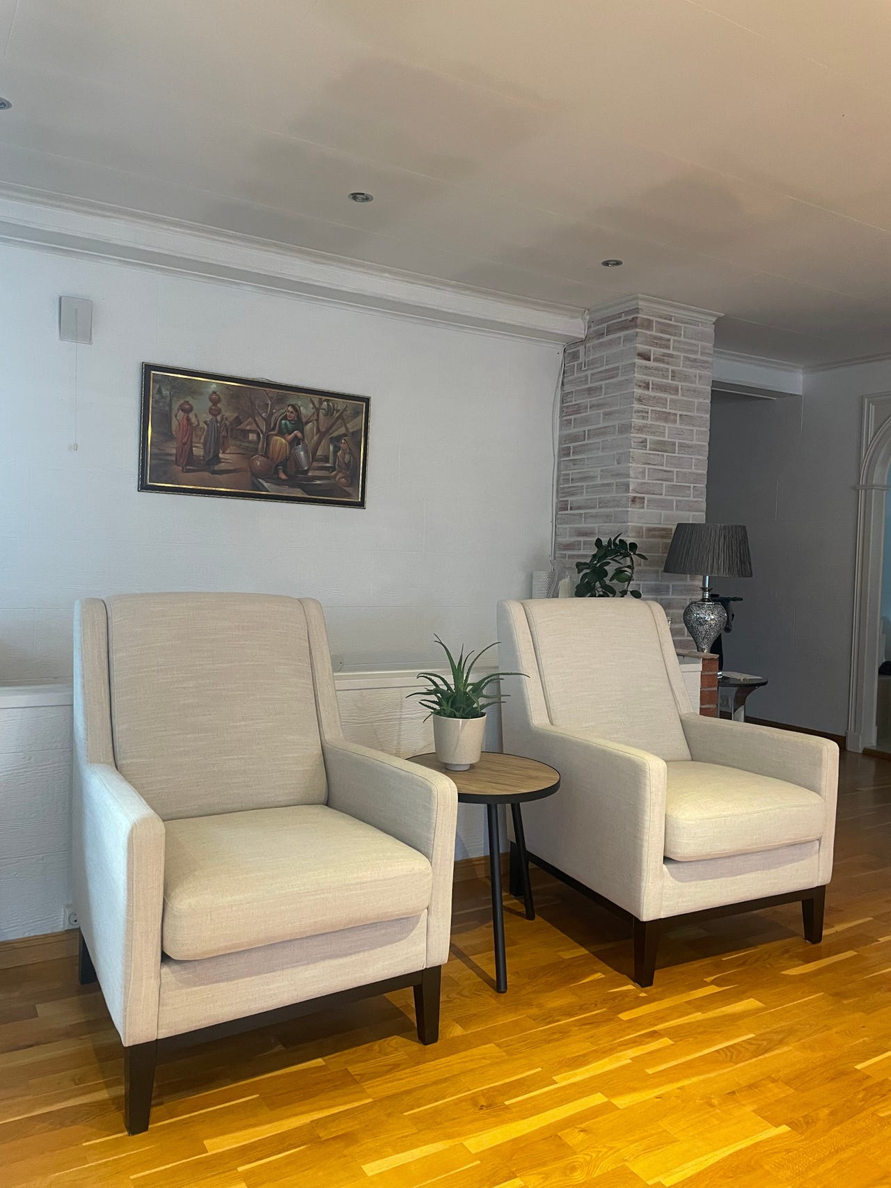 Lenestoler fra Dansk design I Slettvoll I Linen med med sort eike ...