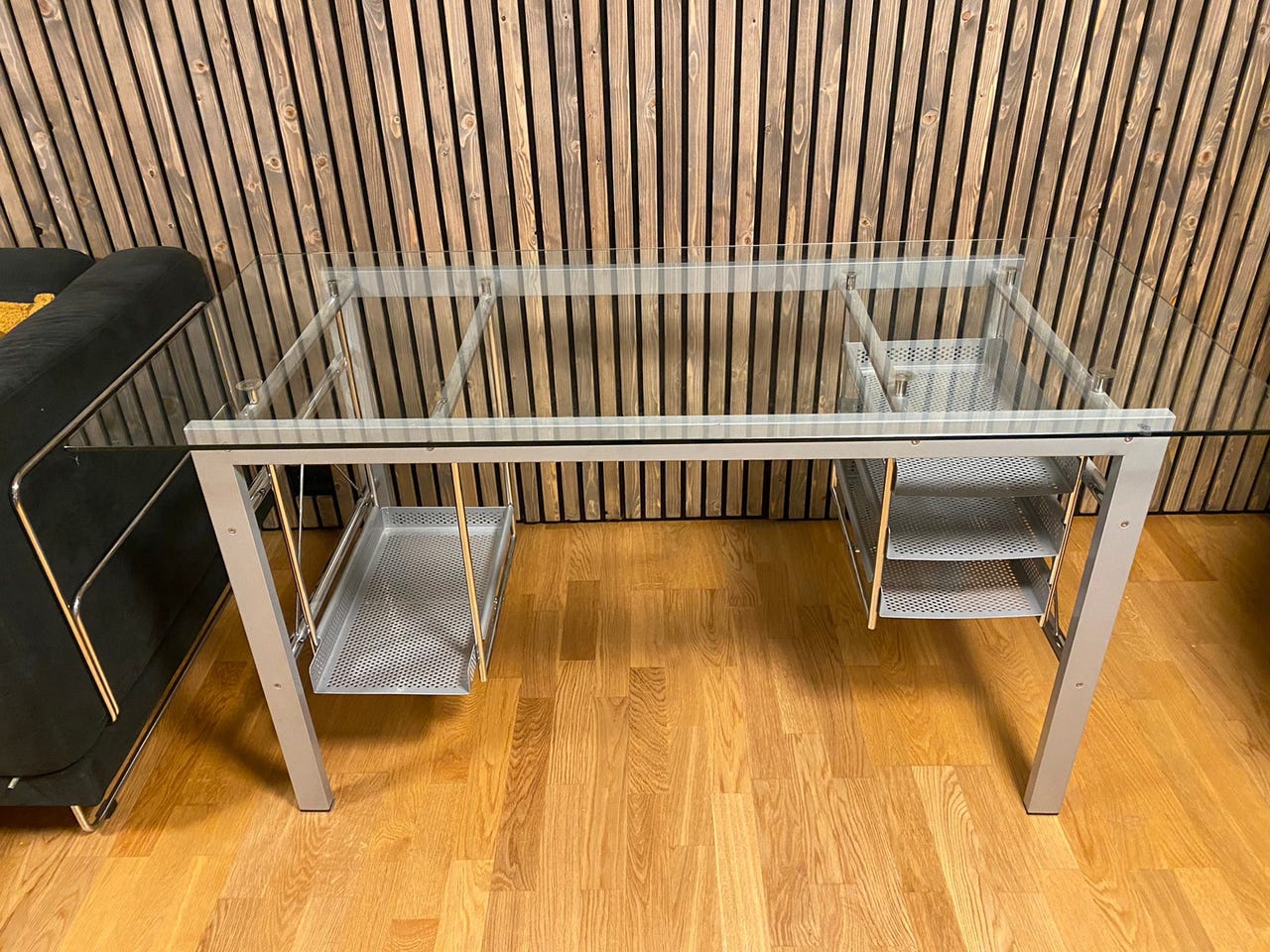 Pc-pult i glass og metall | FINN torget