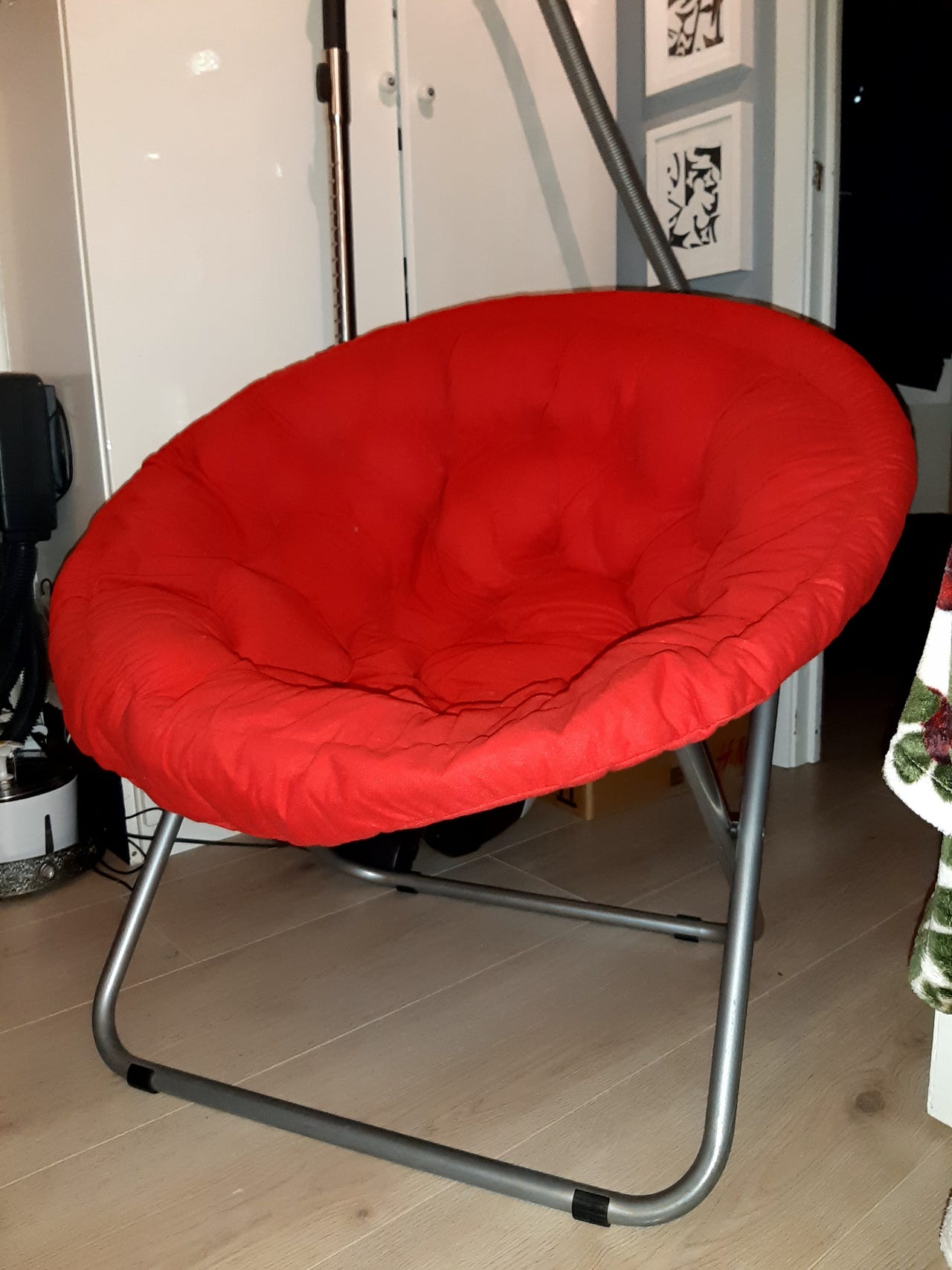 Rød klappe stol diameter 85 cm | FINN-torget