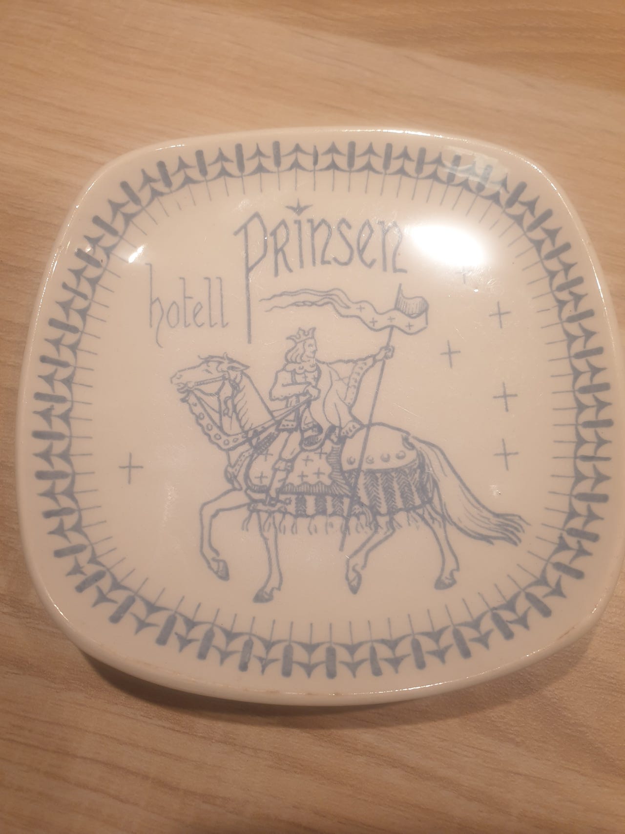 Dekorativ vekselskå "l Hotel Prinsen " Trondheim selges kr 125,- | FINN ...