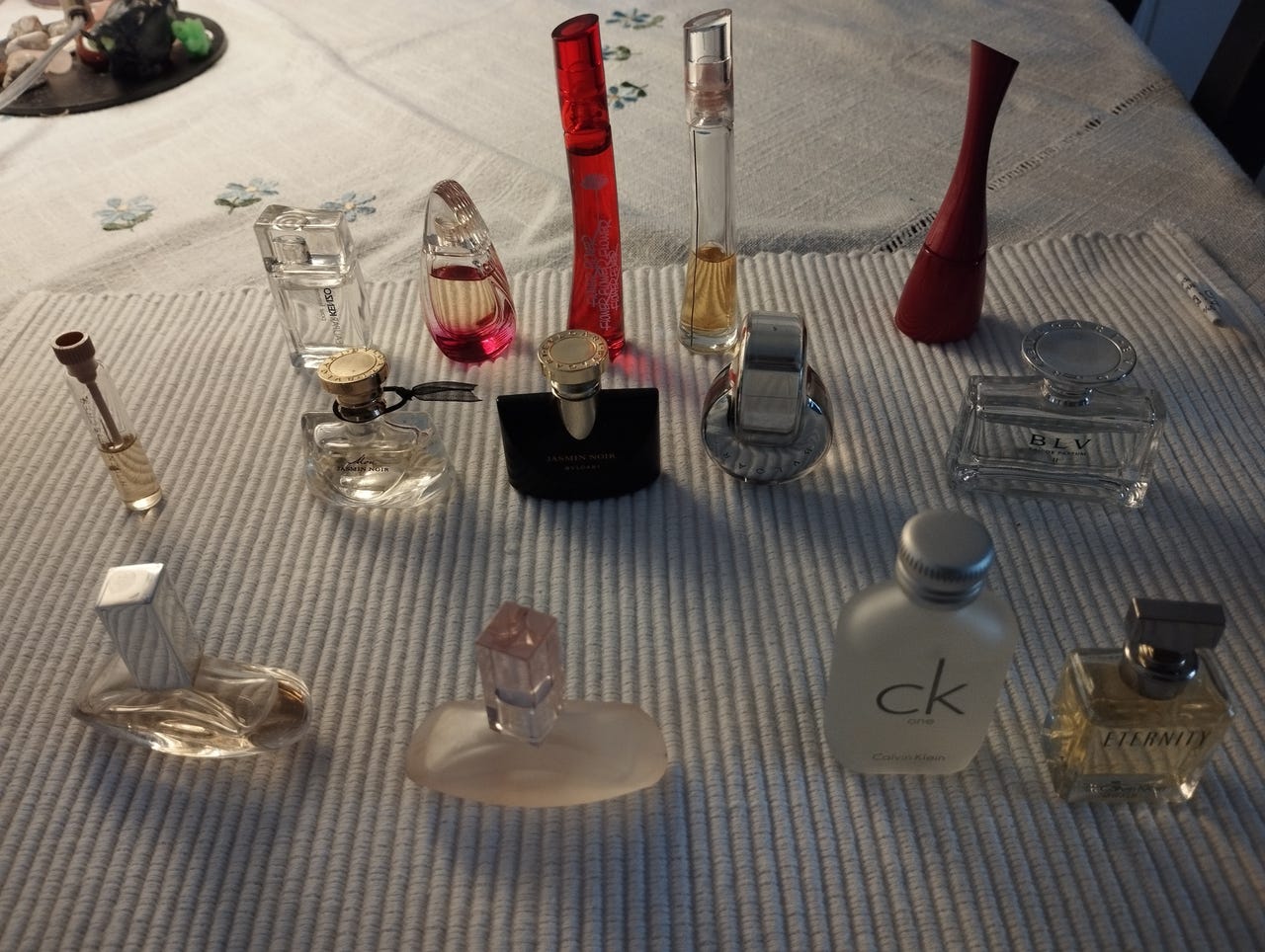 Mini parfymer selges | FINN-torget