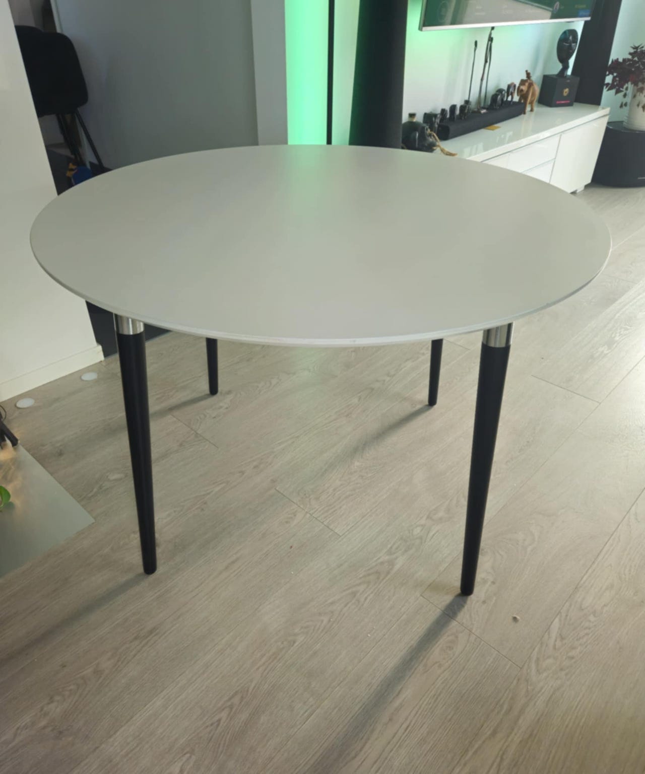 Spisebord rund oval 120 cm | FINN-torget