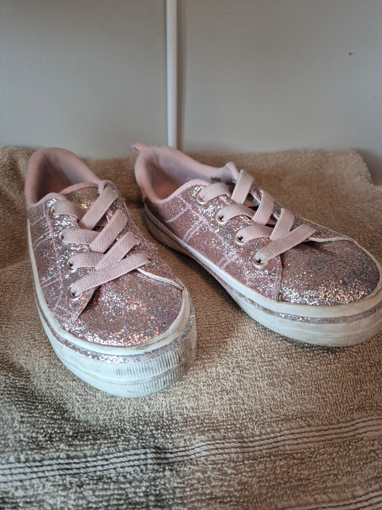 Str 28: pene rosa glittersko | FINN-torget