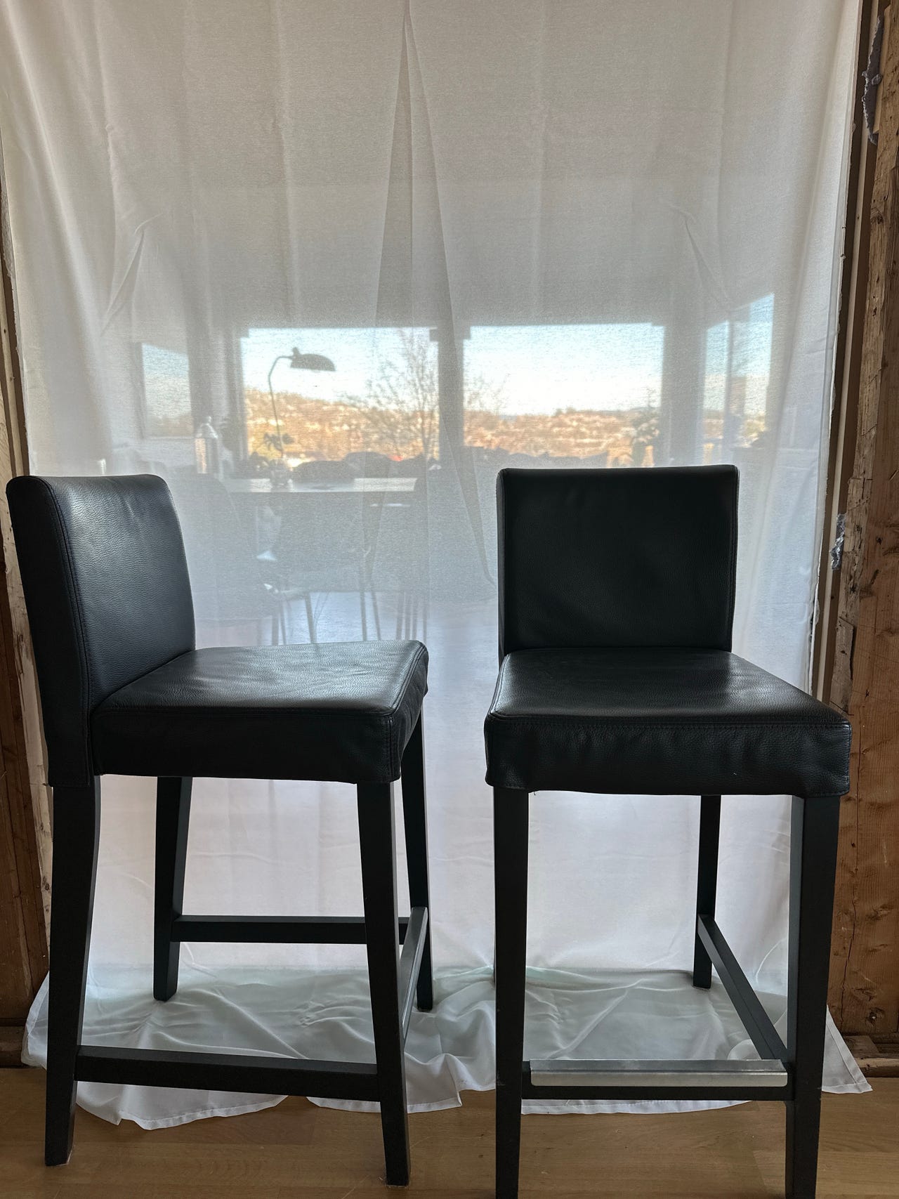 Henriksdal barstoler i sort skinn | FINN torget