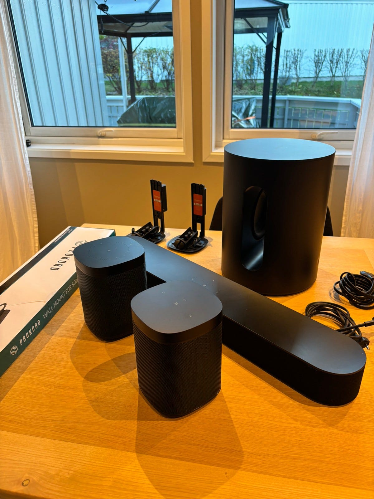 Komplett sonos - sub/beam/one og stativ | FINN torget