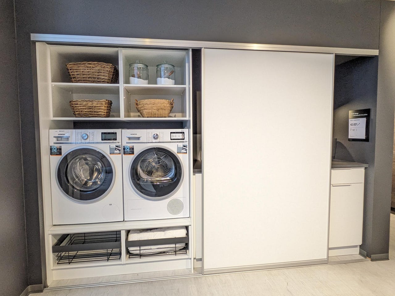 Kvik utstilling Milk vaskerom med 1 stk. skyvedør | FINN-torget