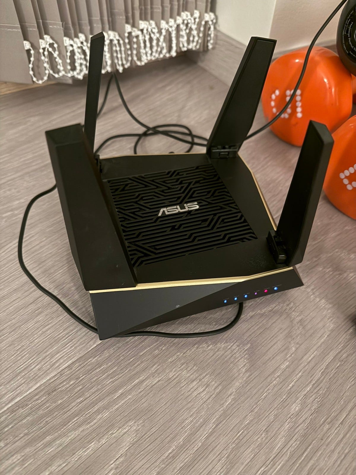 Asus RT-AX92U Ruter Tri-Band AiMesh Wifi6 802.11ax (1 av 2) | FINN torget