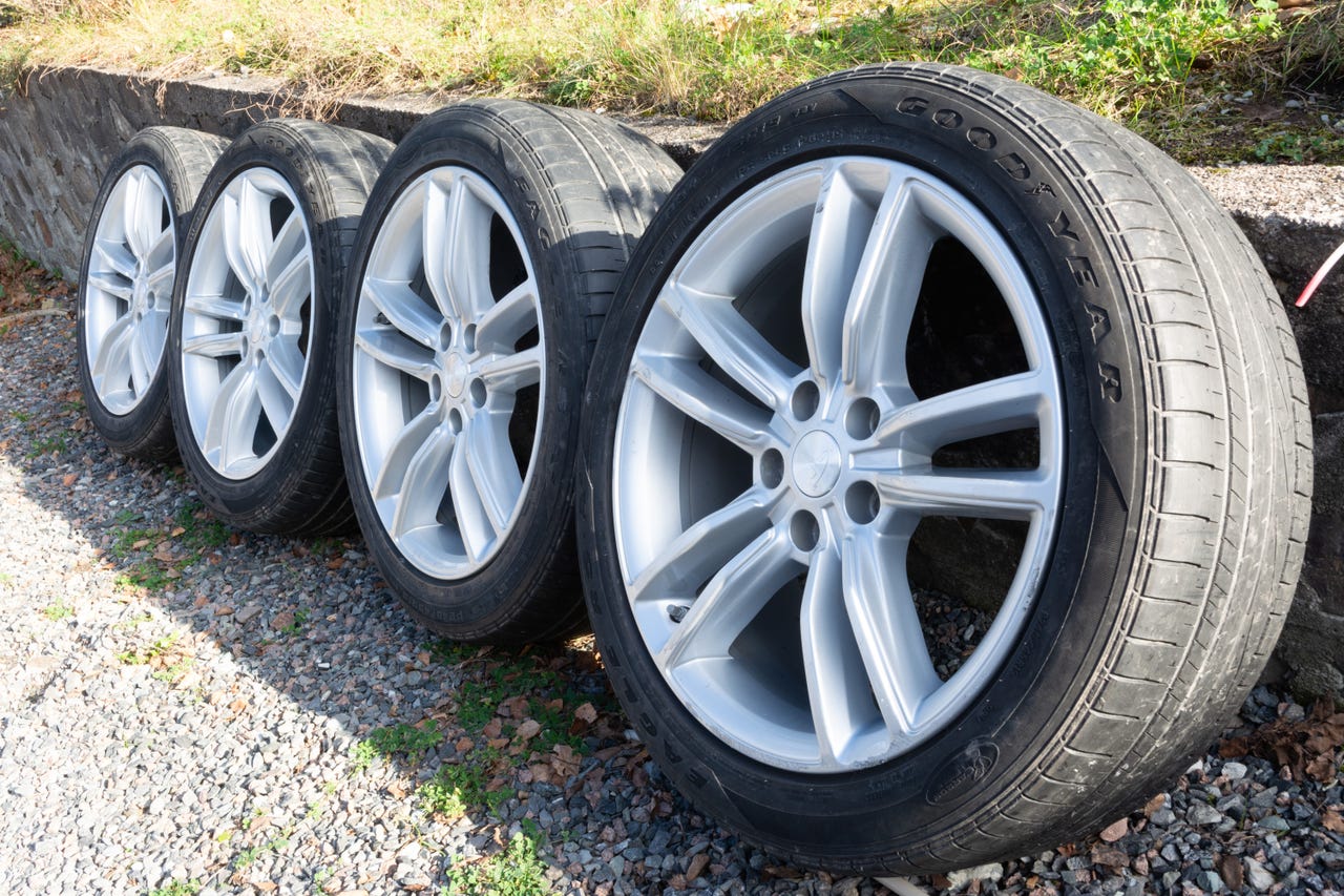 Tesla felger med 245/45R19-dekk | FINN torget