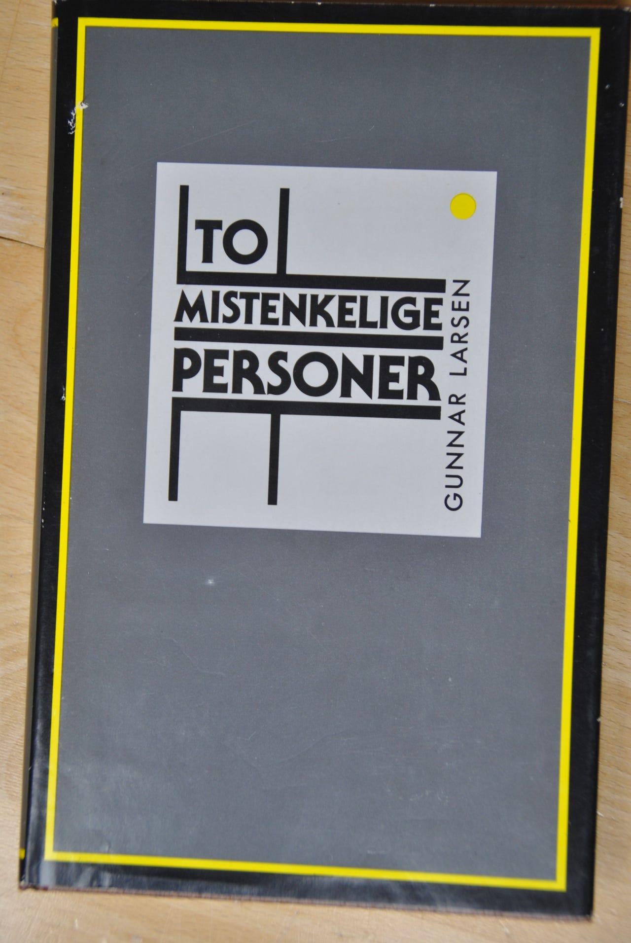 To mistenkelige personer: Gunnar Larsen. Innb. | FINN-torget