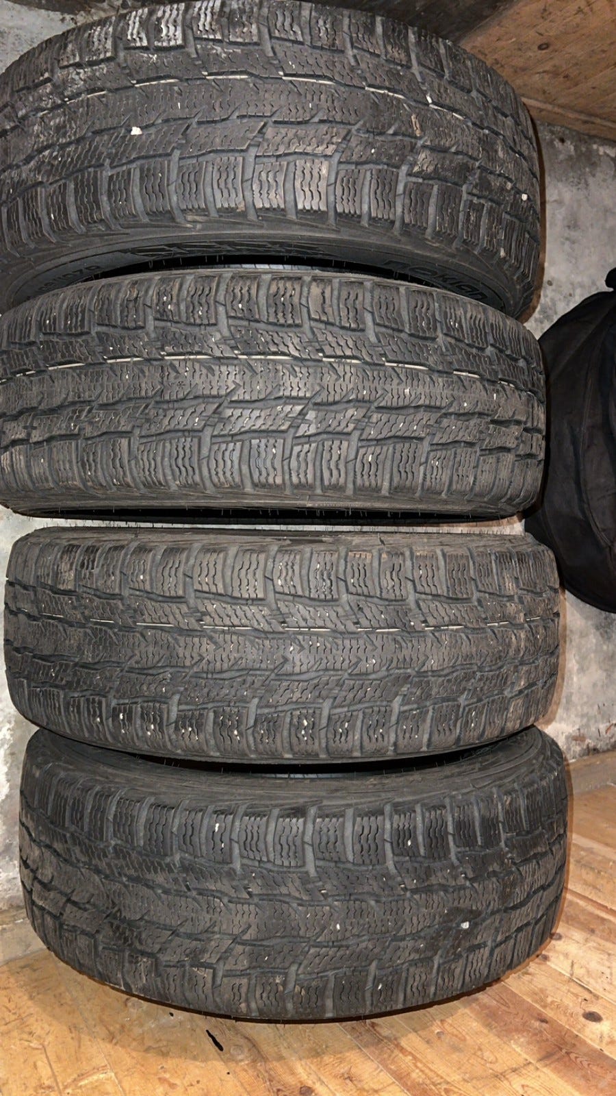 Vinterdekk 215/60R17 | FINN-torget