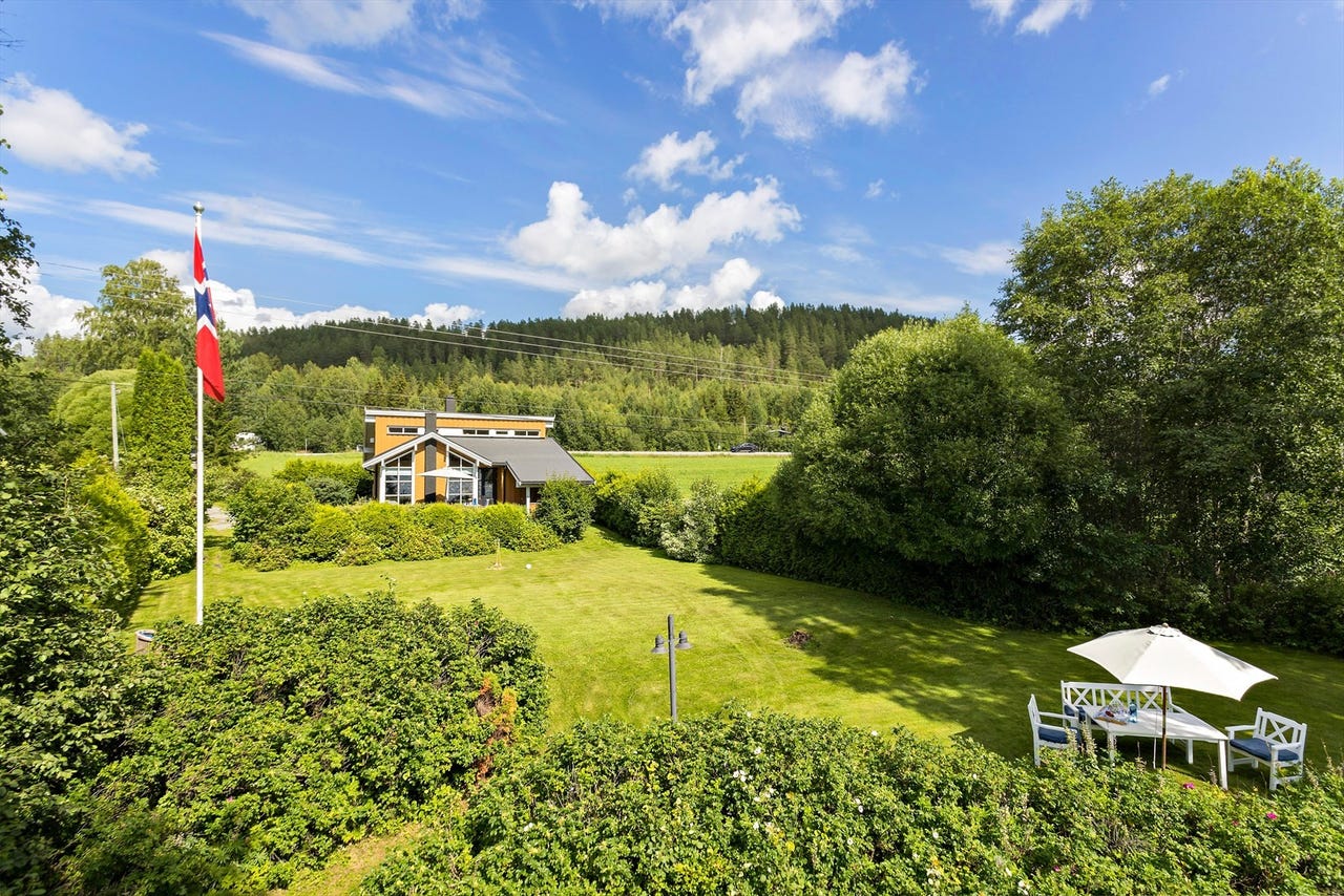 VISNING I HØSTFERIEN: Arkitekttegnet fritidsbolig med privat ...