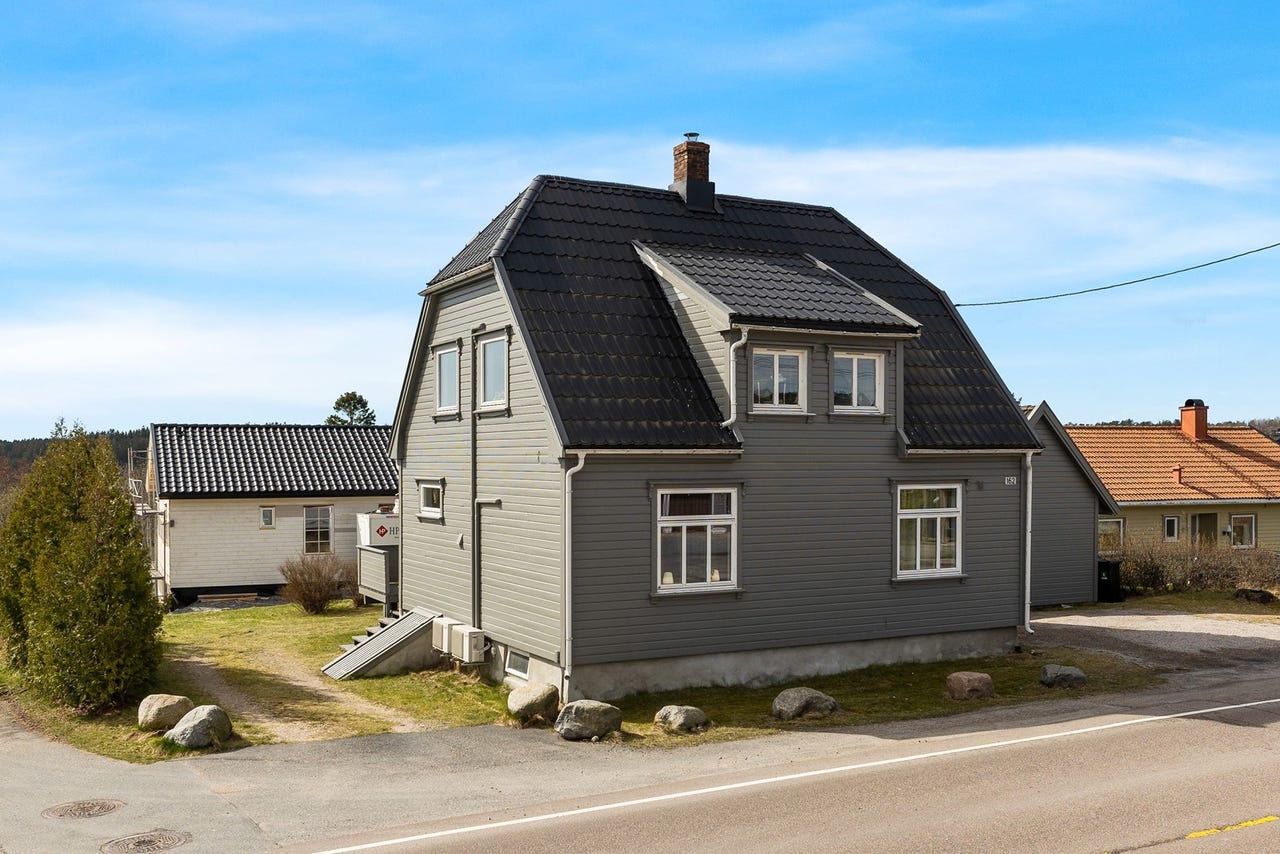 Koselig enebolig med 2 godkjente boenheter - Landlig og sentral ...