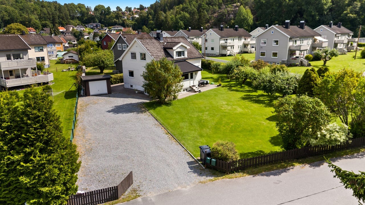 Hel tomannsbolig med attraktiv beliggenhet i Knardal. Eiet tomt ...