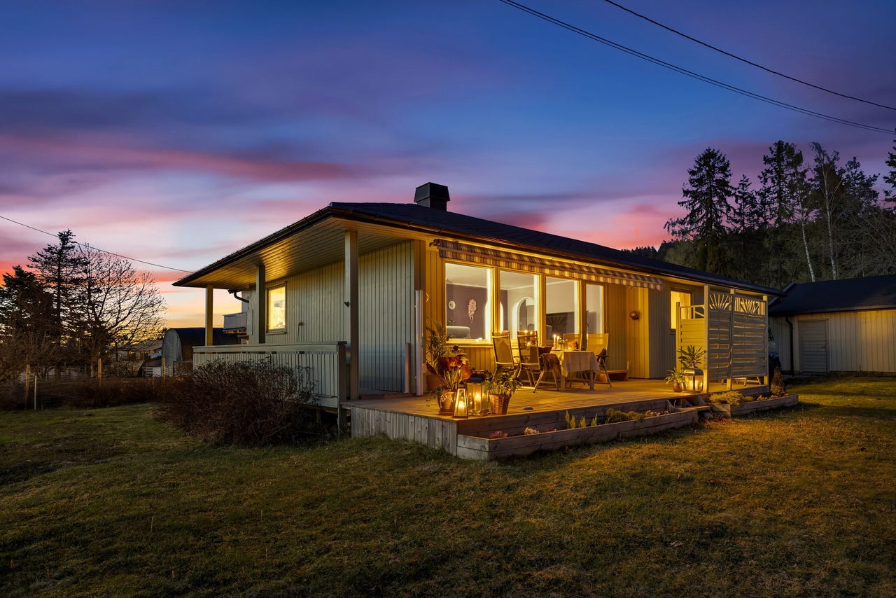 Frittliggende enebolig | Garasje | Tomt 705 kvm | Kun 100 m til Asak ...