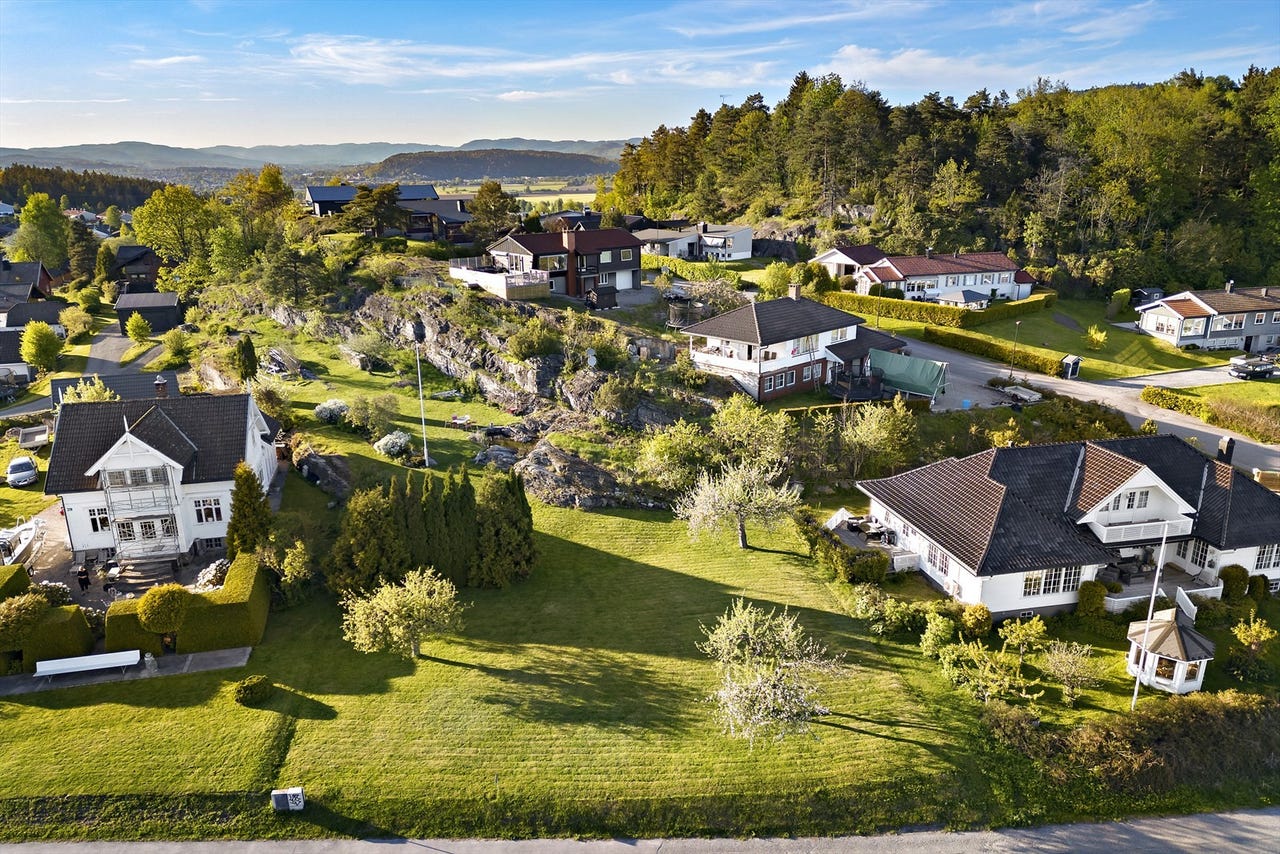 EIDANGER - Stor boligtomt i attraktivt og barnevennlig boligområde. Svært gode solforhold ...