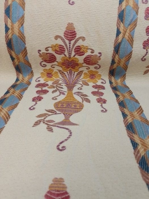 Elegant San Leucio-snitt med floral tekstur - Polstringsstoff - 500 cm ...