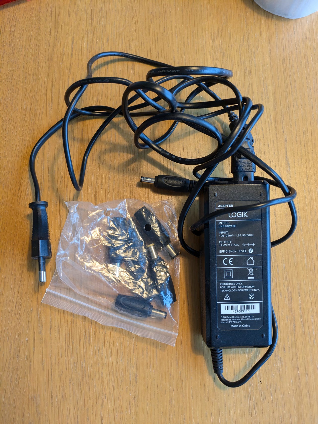 Laptop lader med 7 adaptere | FINN torget