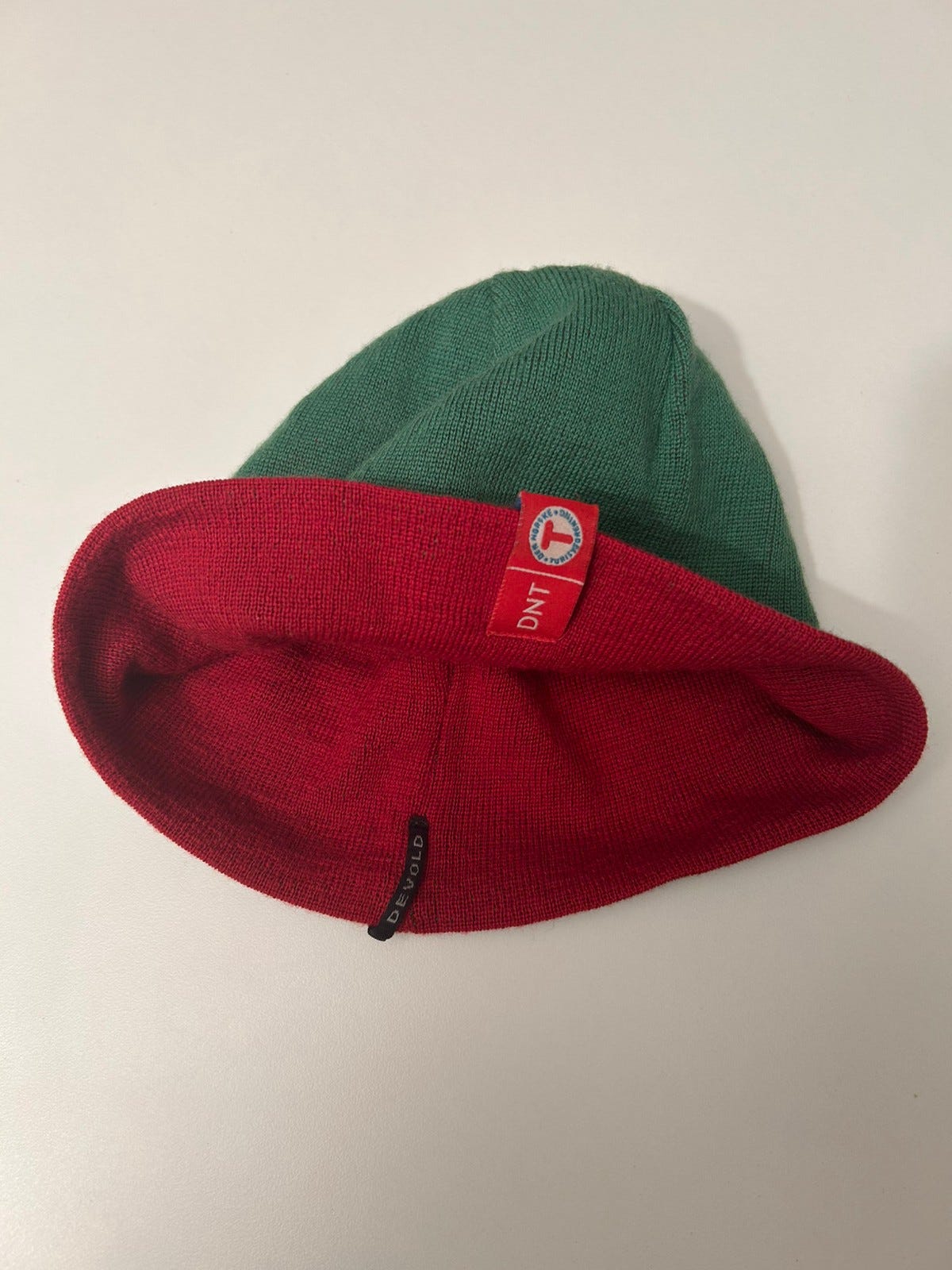Devold DNT Rød Grønn lue | FINN torget