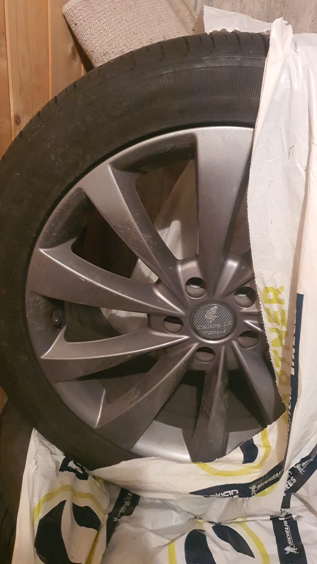 275/45 R20 4 stk Dekk Tesla S/X Turbin felger | FINN-torget