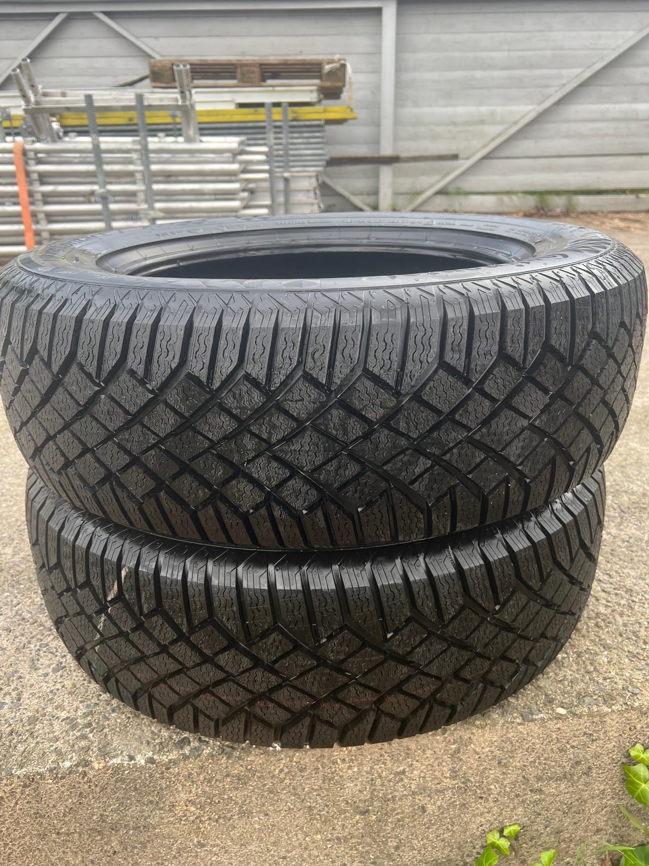 2 stk nye vinterdekk Continental Viking Contact 7 | FINN torget