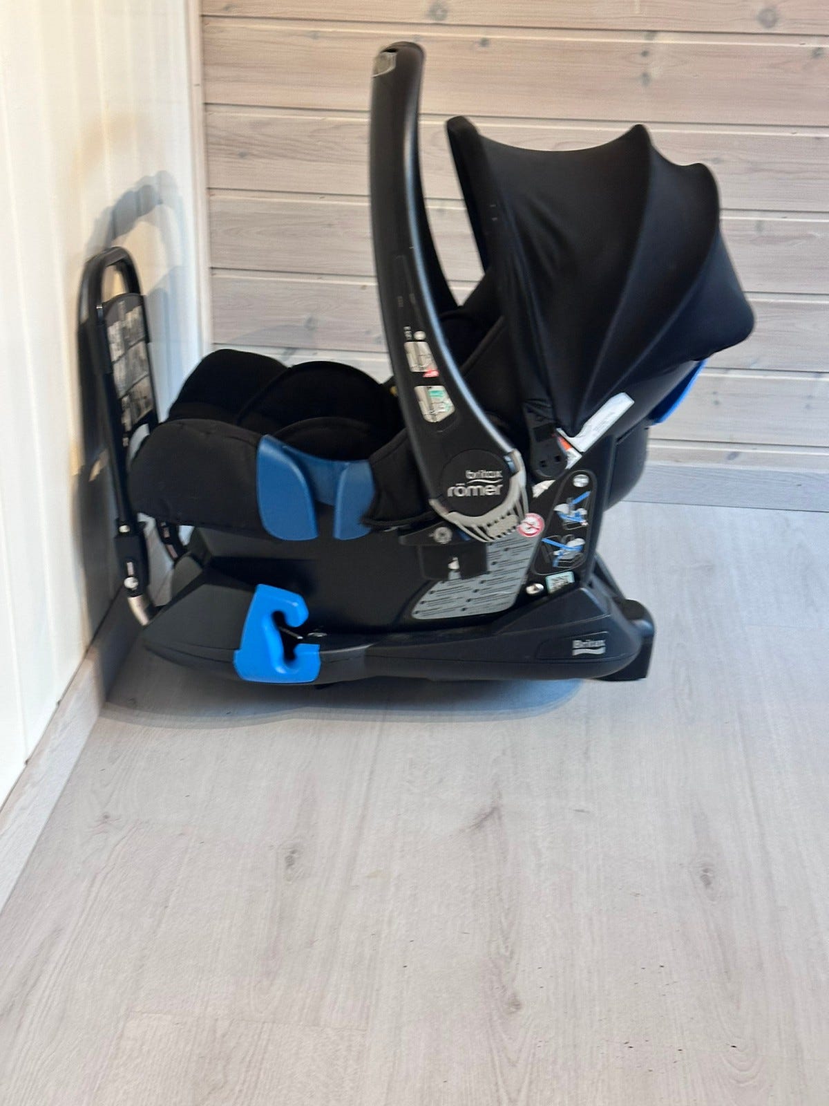To stk baser til Britax bilstol (1 isofix + 1 beltebase) | FINN-torget