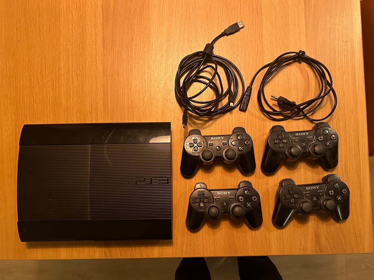 PS3, 4 Dualshock og 18 spill! | FINN-torget