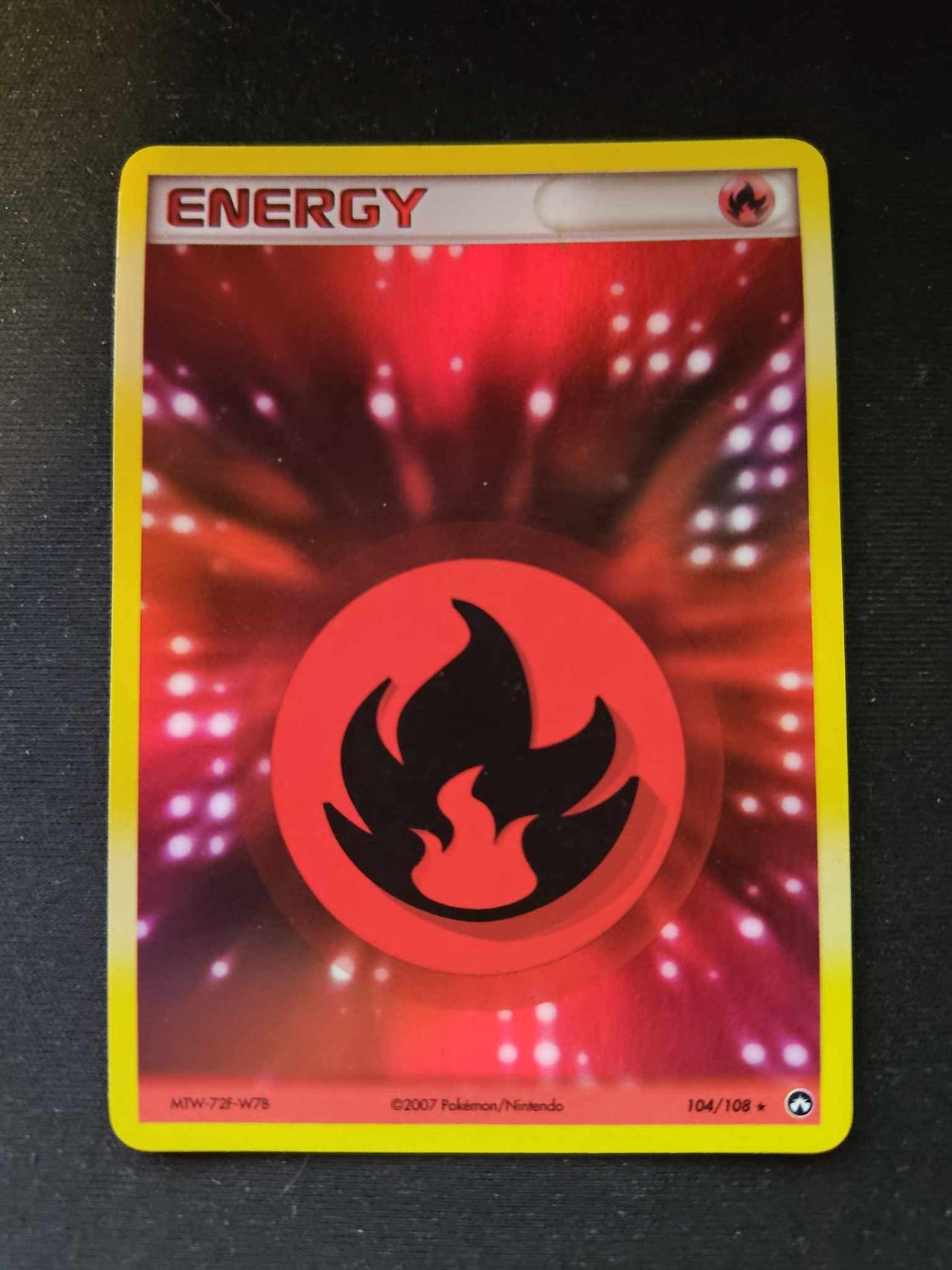 Fire Energy (holo) 104/108 - Power keepers | FINN torget