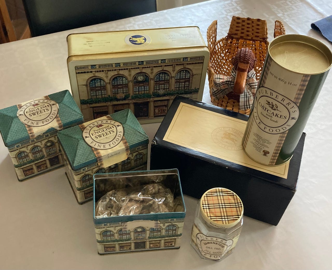 Unike metallbokser fra Burberry fine food collection og 1 stk and ...