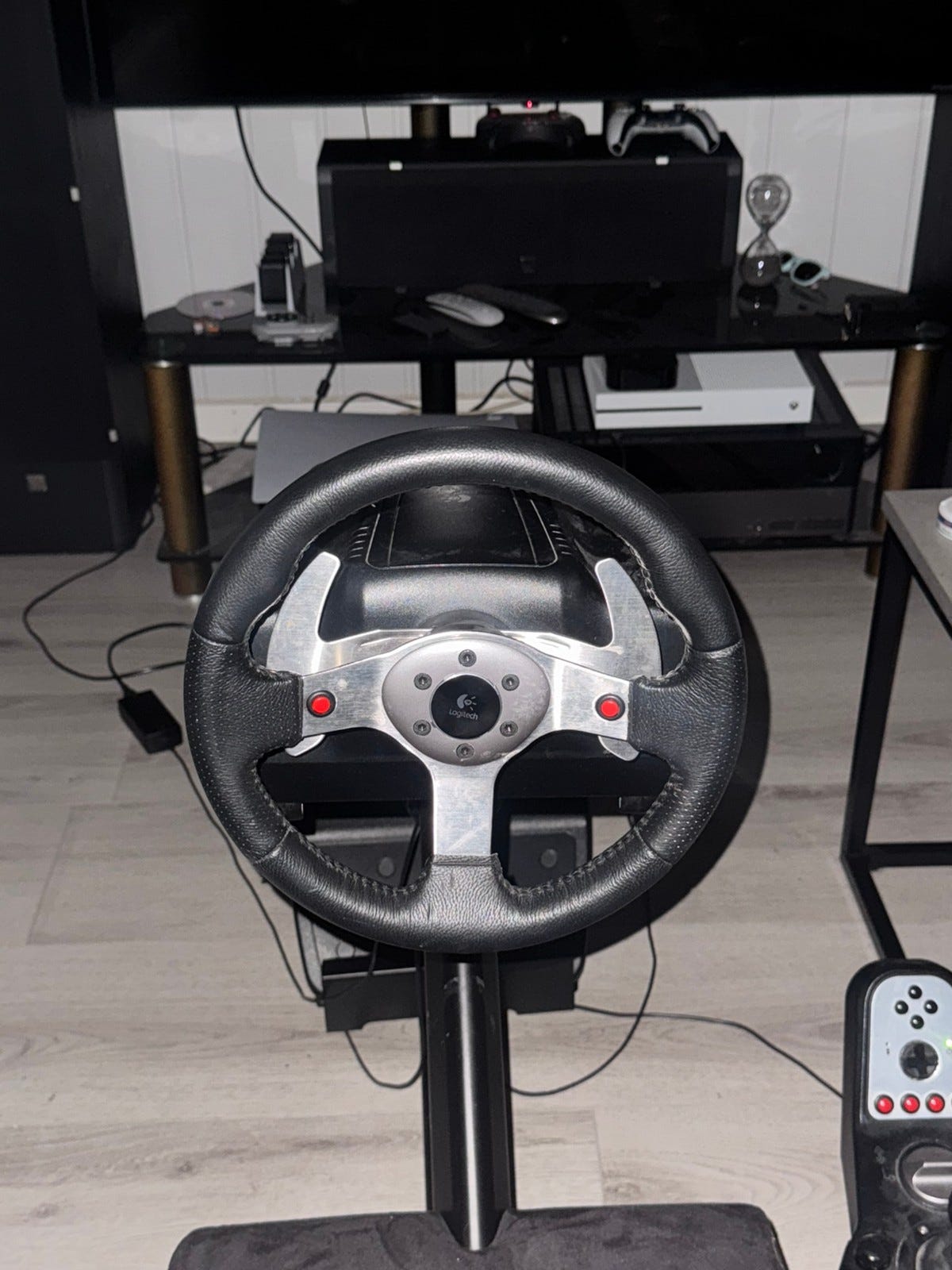 Logitech G25 Ratt og Pedaler | FINN torget