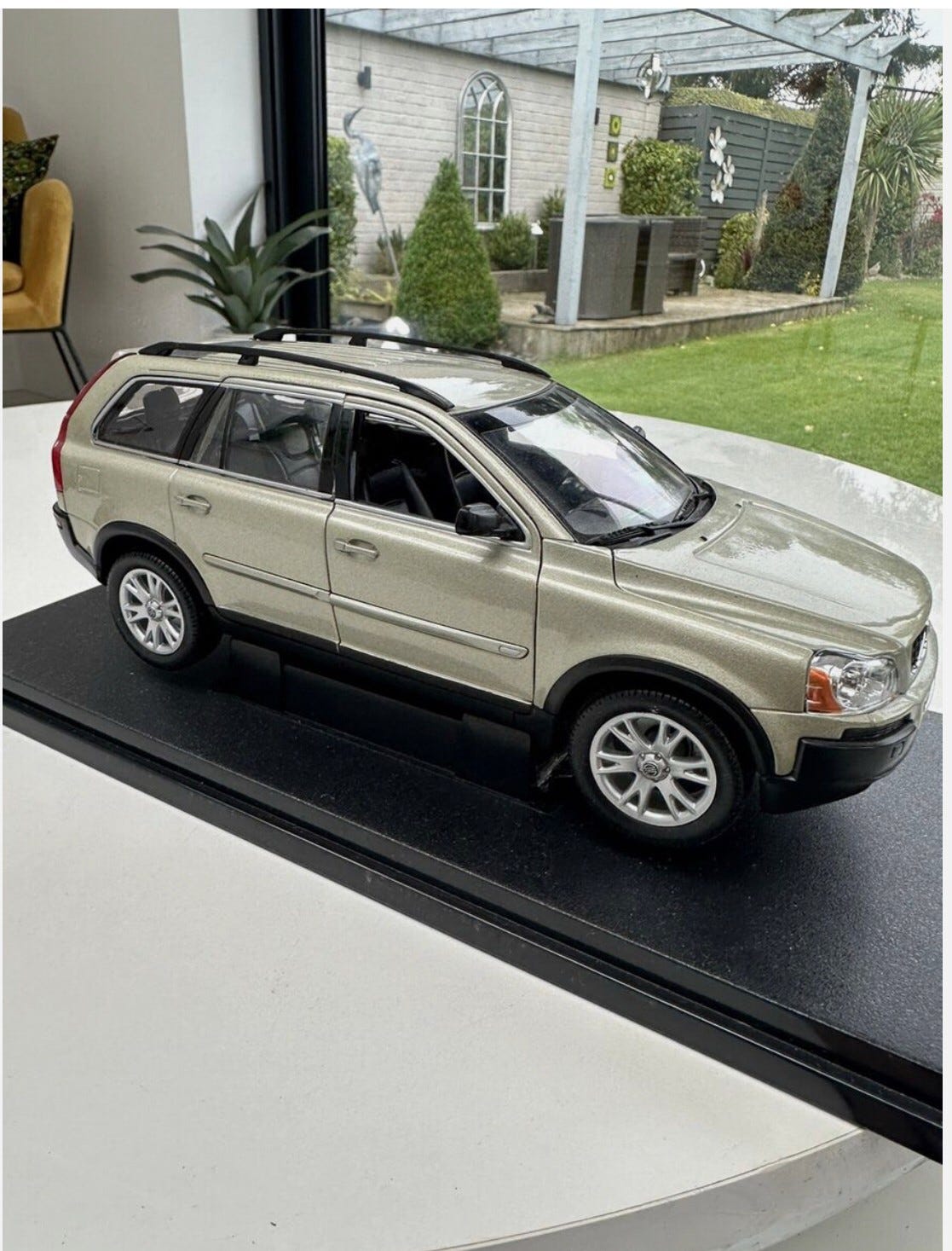 Volvo XC 90 V8 1/18 Welly Champagne met. | FINN-torget