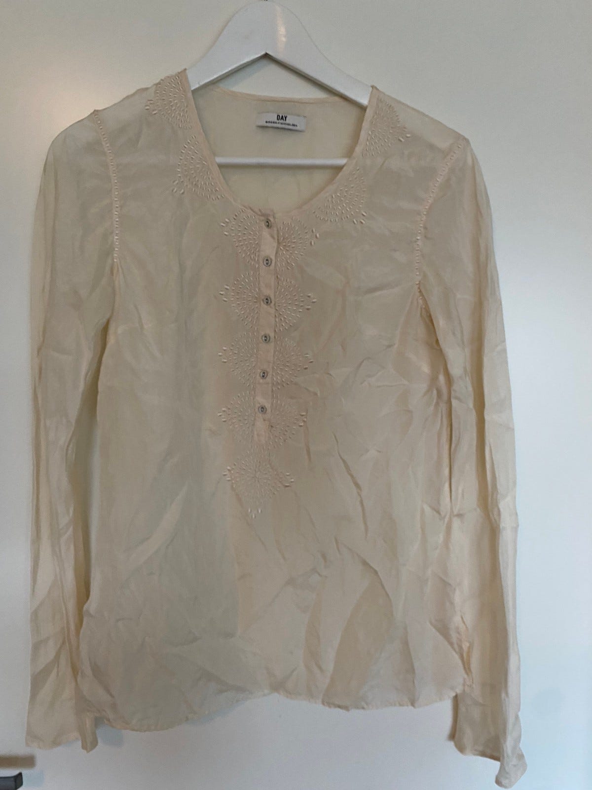 DAY bluse str S selges for 100kr | FINN-torget