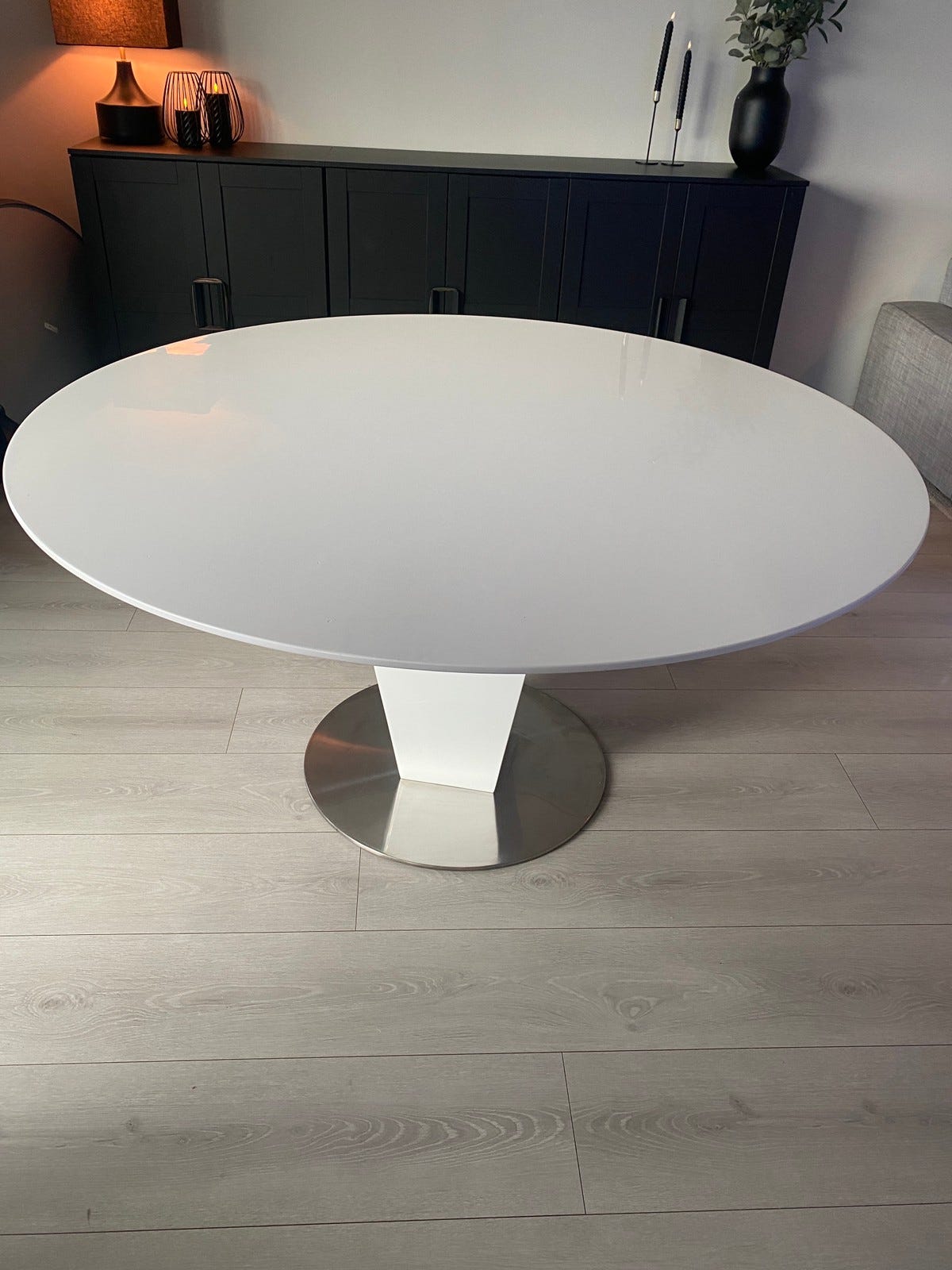 Stort rundt spisebord | FINN-torget