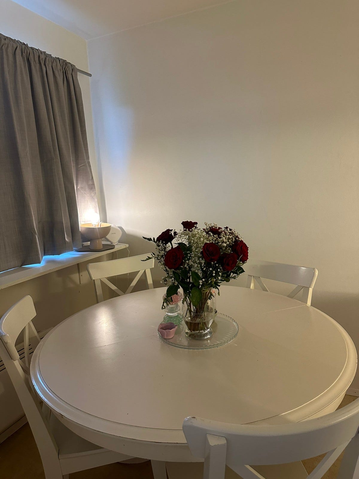 Rund spisebord med 5 stoler | FINN torget