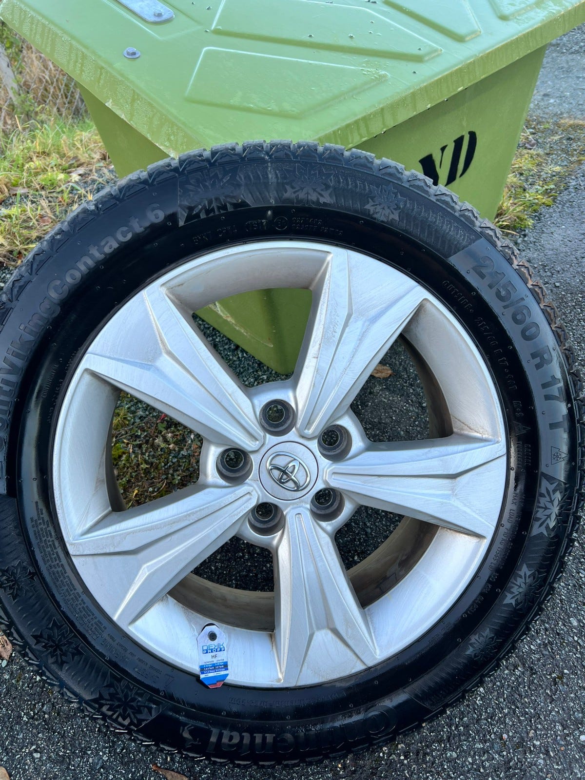 felger som ny med Vinterdekk Continental Viking Contact 6 215/60 R17 ...
