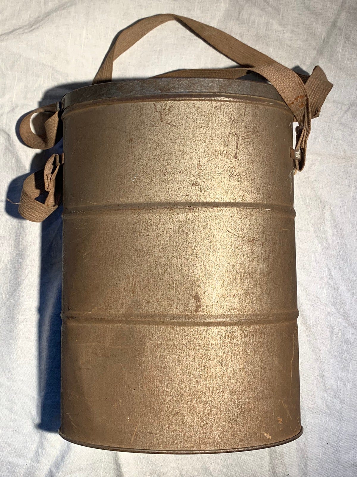 Norsk vernemaske mod 1939 i beholder fra 2. verdenskrig. God merking ...