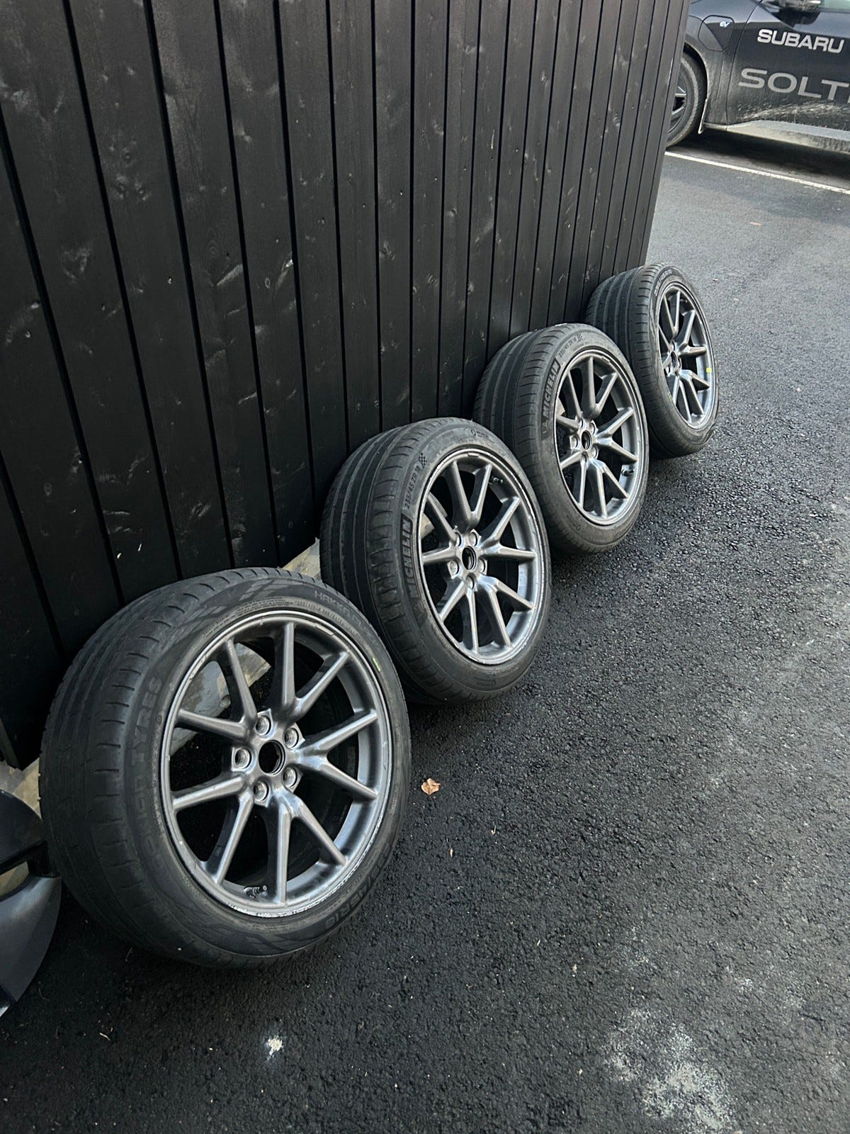 18» Aero felger med premiumdekk til Tesla Model 3 | FINN-torget