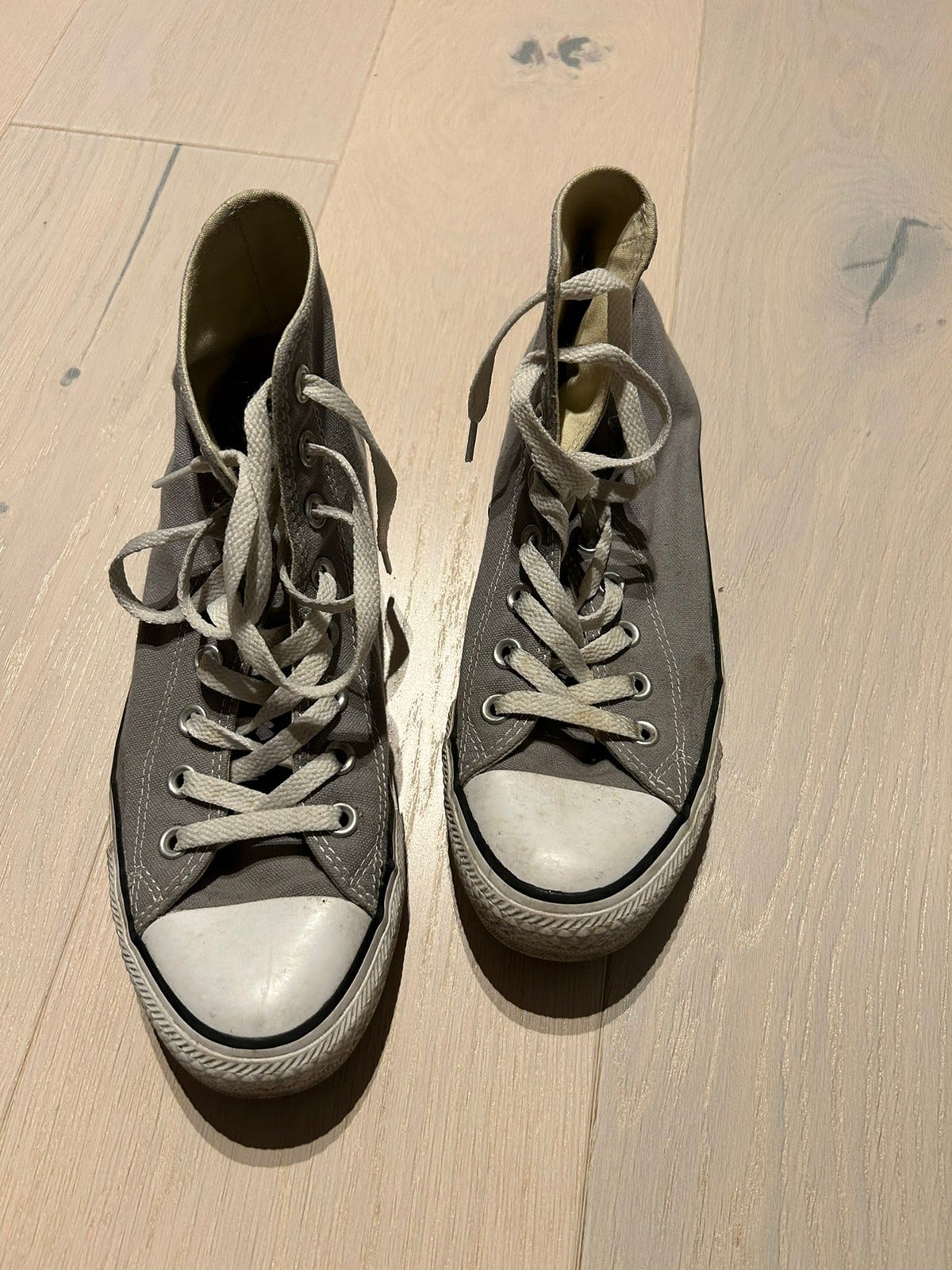 Grå Converse sko | FINN-torget
