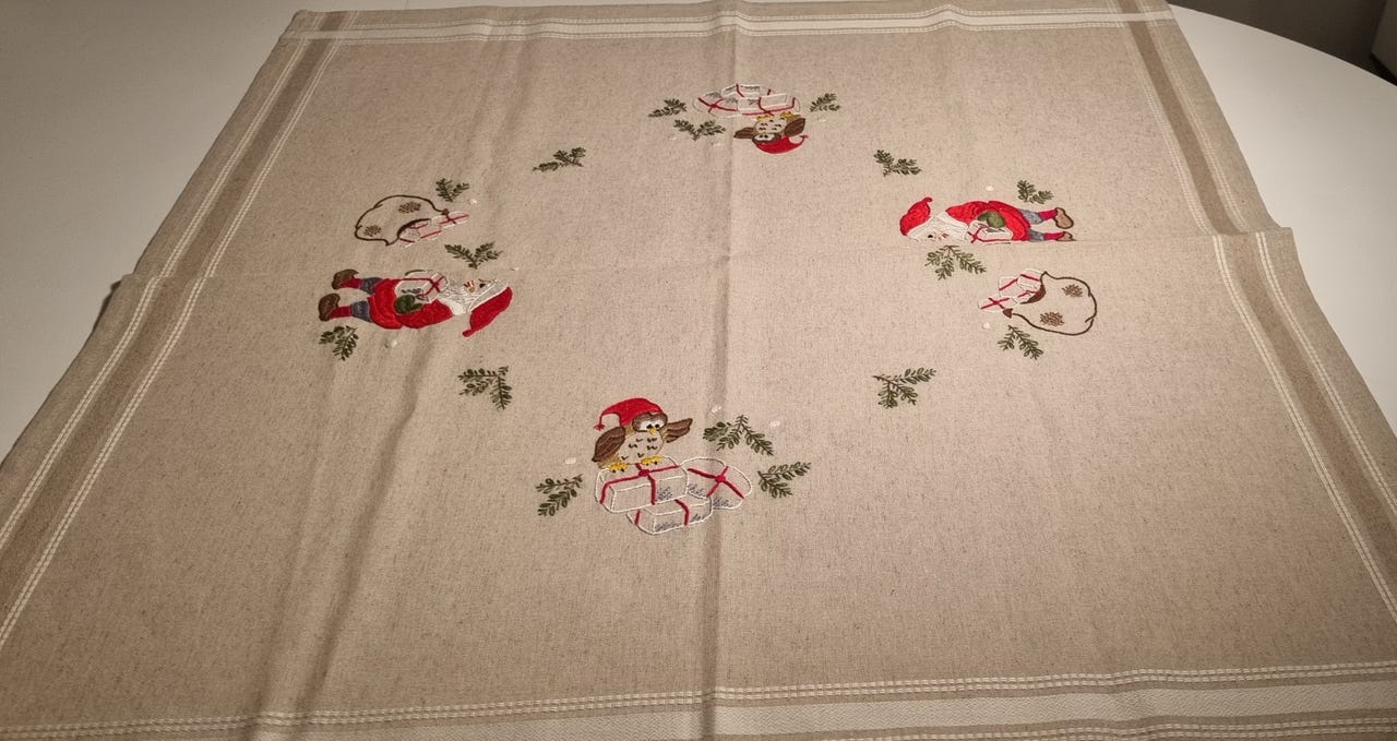Nydelig brodert juleduk | FINN-torget