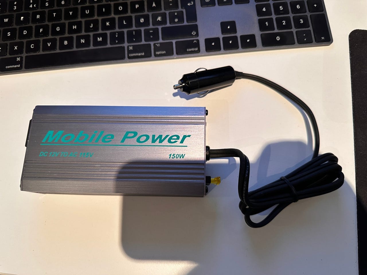 Selger mini power inverter – konverterer 12V DC til 115V AC! | FINN-torget