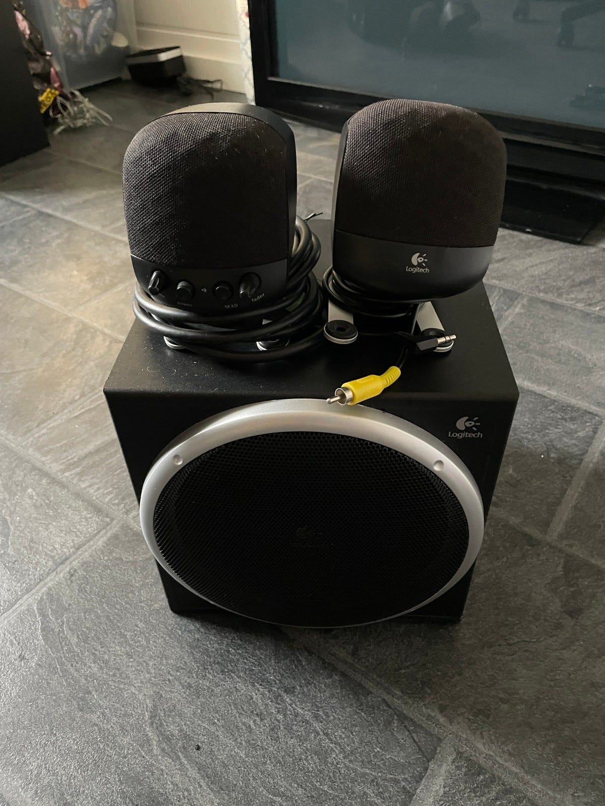 Logitech Z-540 subwoofer og 2 høytalere | FINN-torget