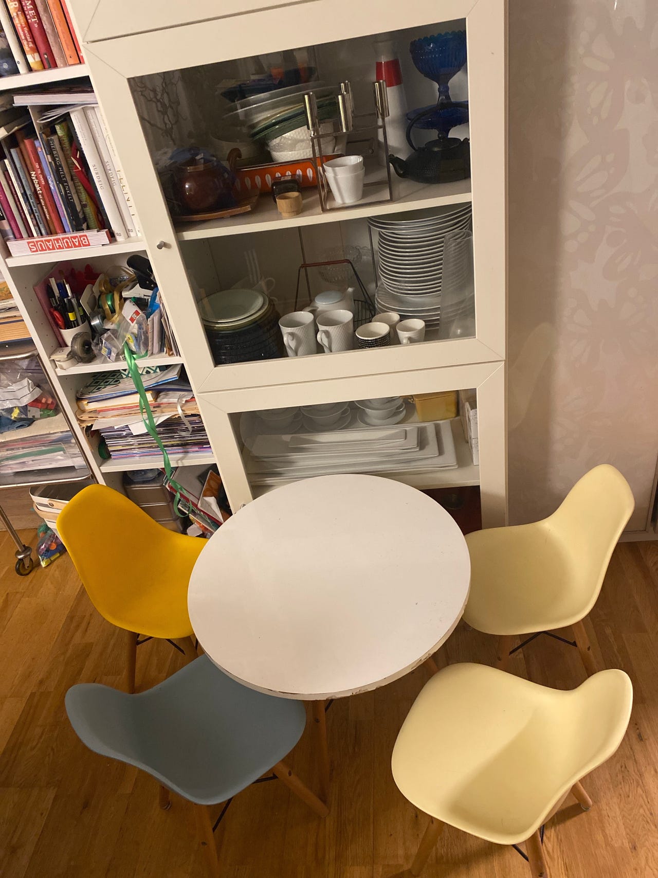 Eames bord og stoler | FINN-torget